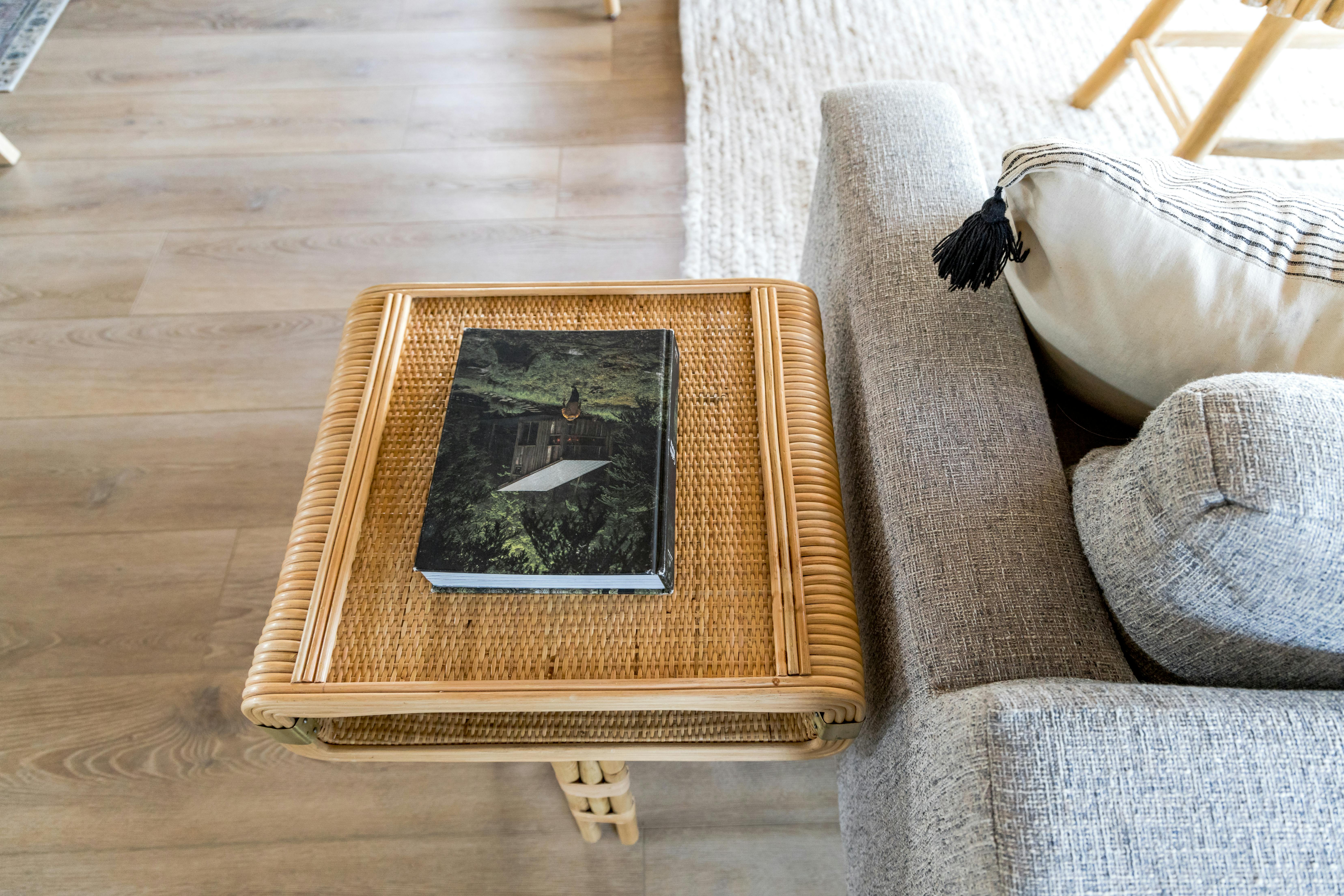 Brown Table Beside the Couch · Free Stock Photo