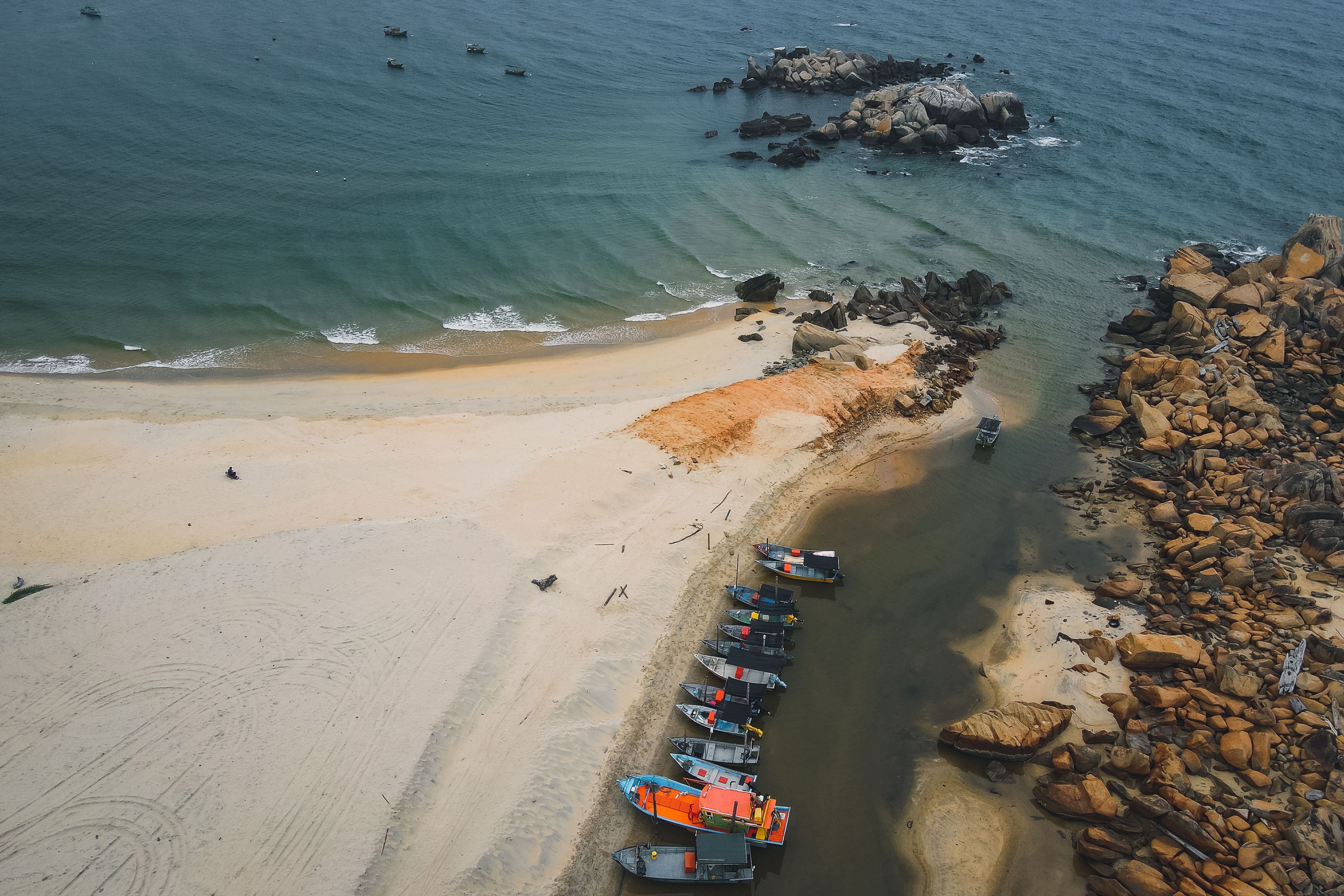 Top View of a Pier with Right Angles · Free Stock Photo