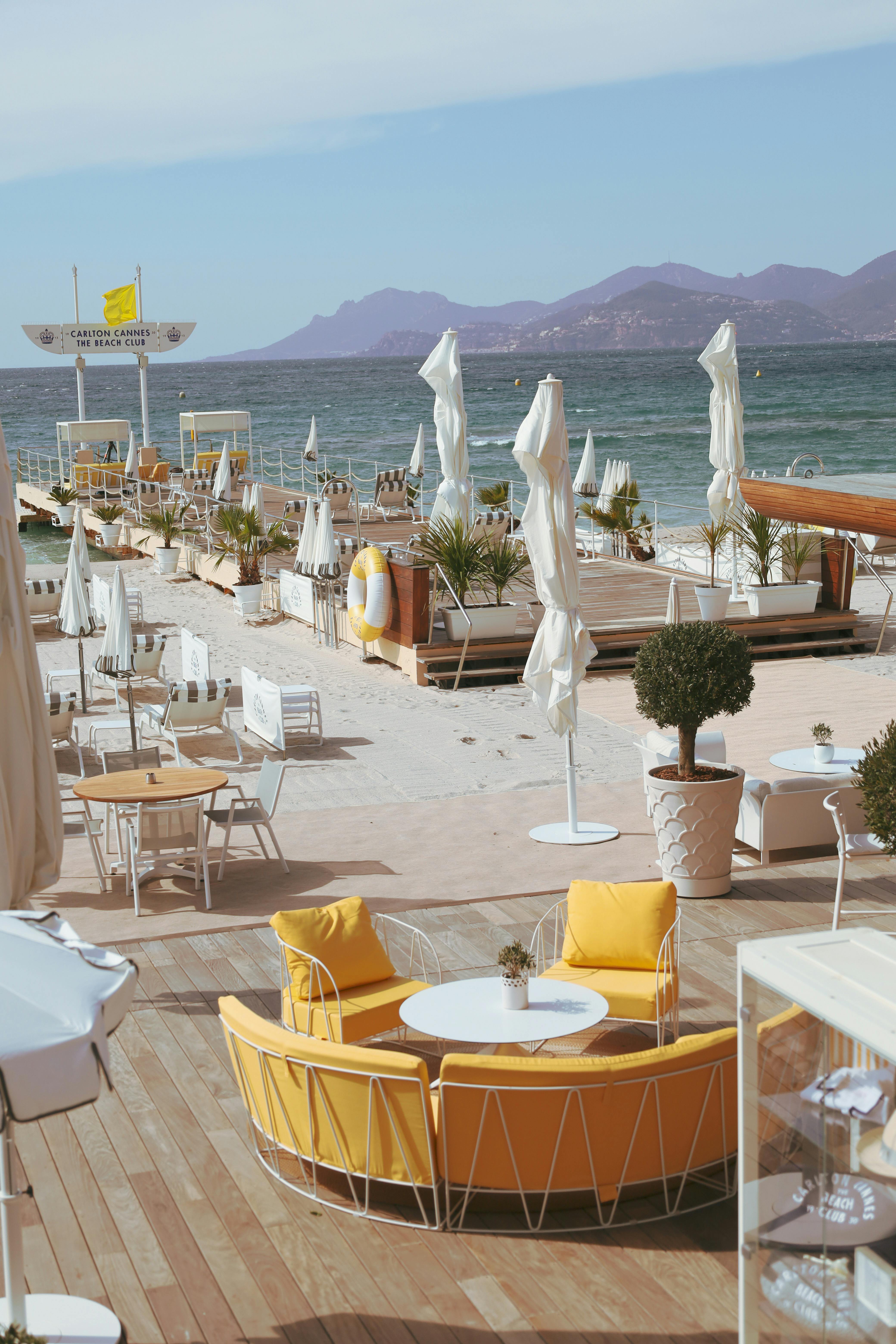 Restaurant on the Beach · Free Stock Photo