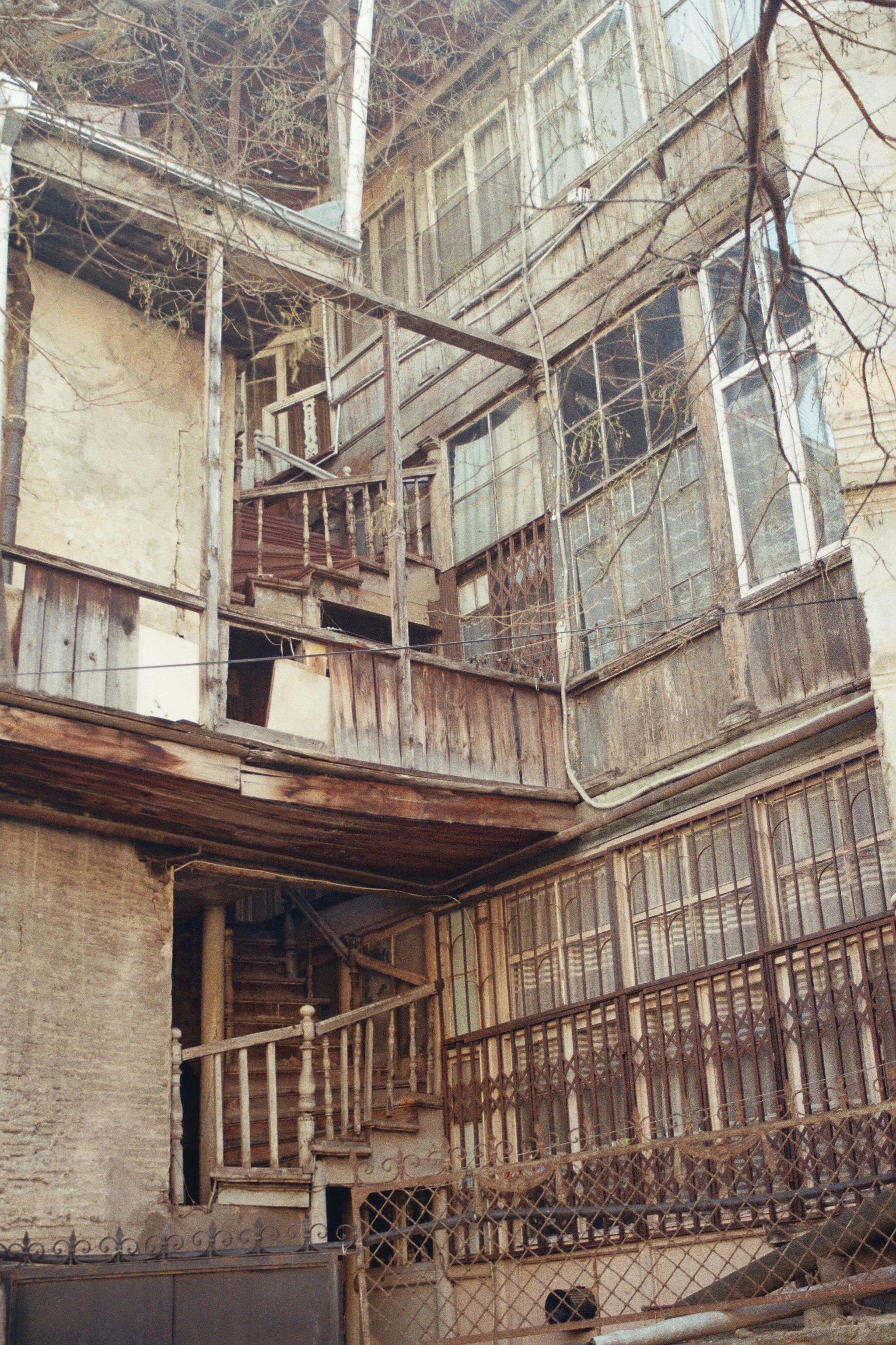 Old Residential Building · Free Stock Photo