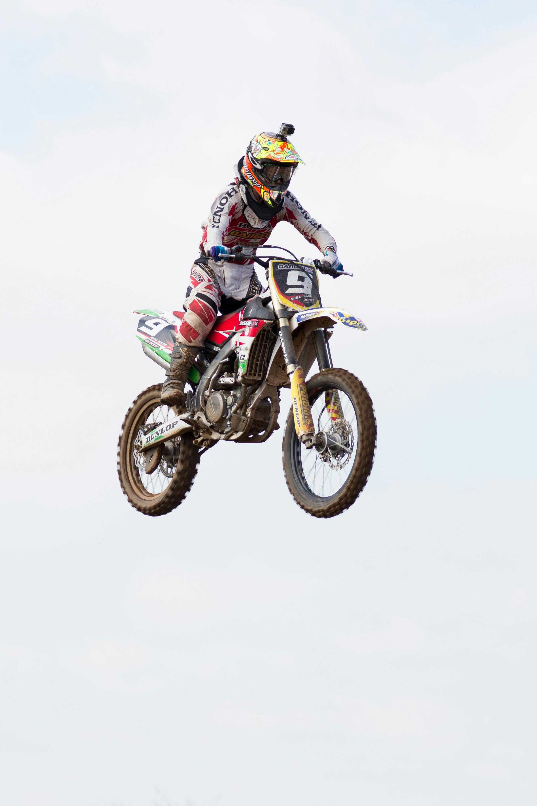 Emma Benitezさんが収集した特集されたアップロードの17件の写真と動画