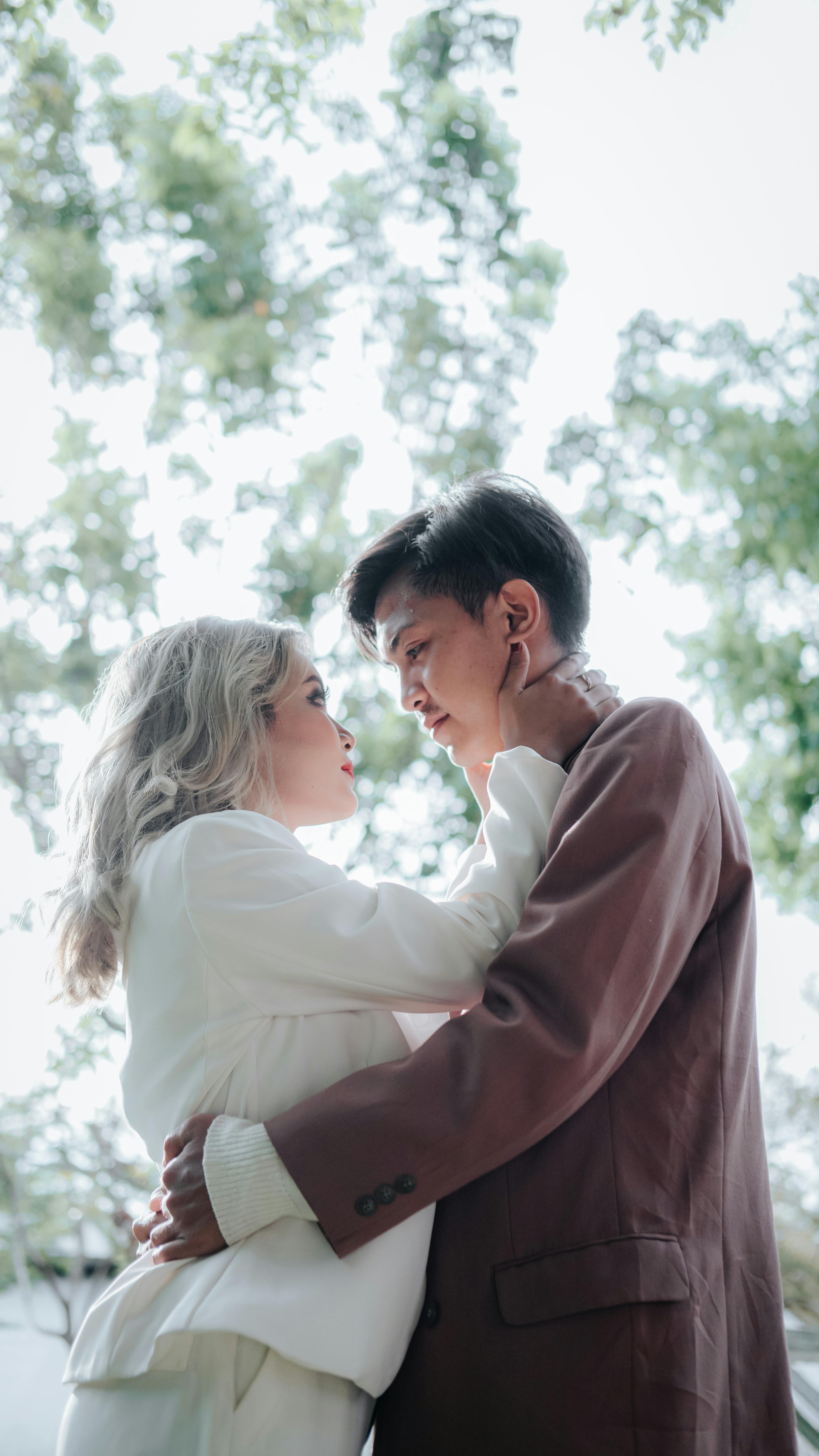 A Couple Face to Face with Each Other · Free Stock Photo