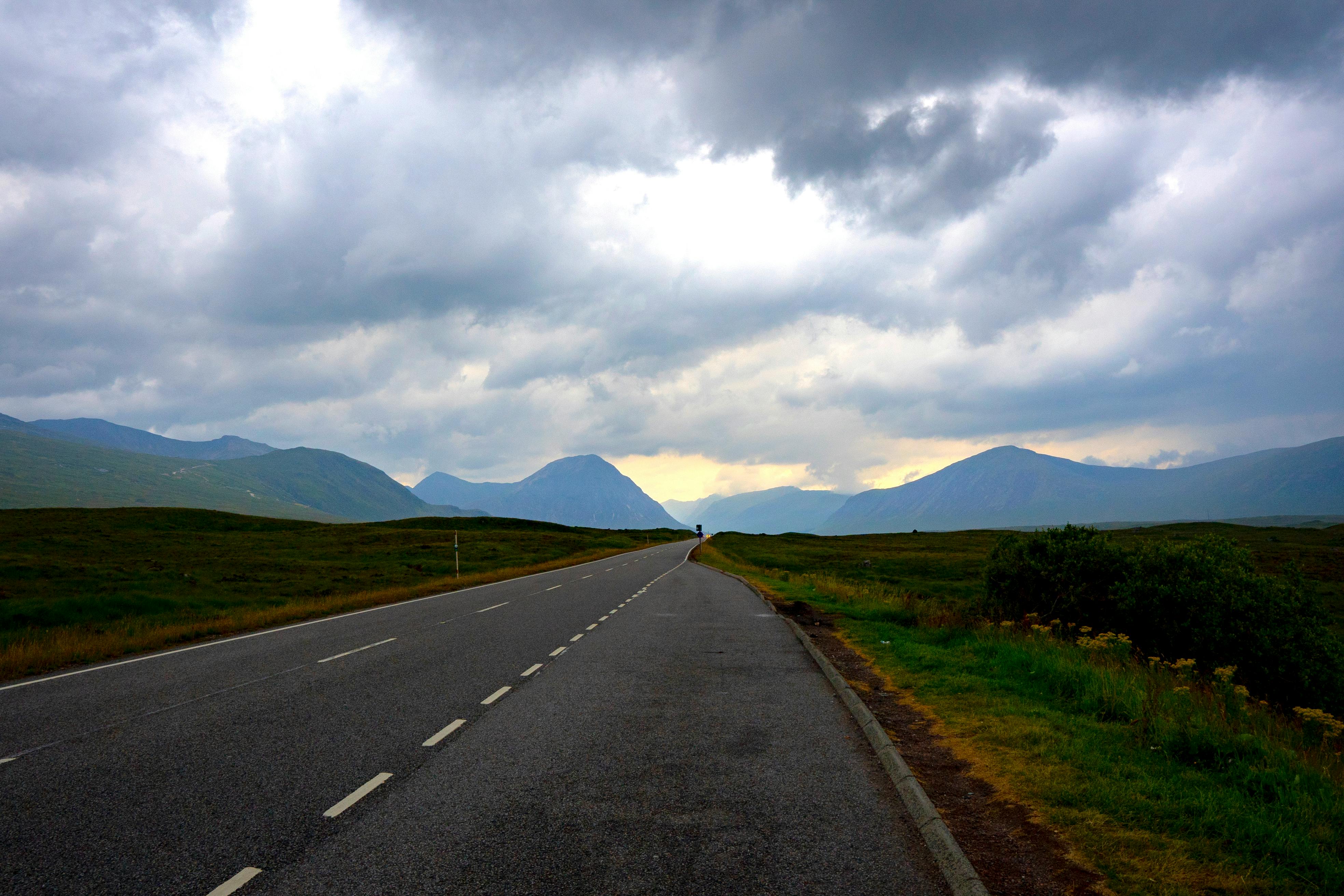 Country Road between Mountains · Free Stock Photo