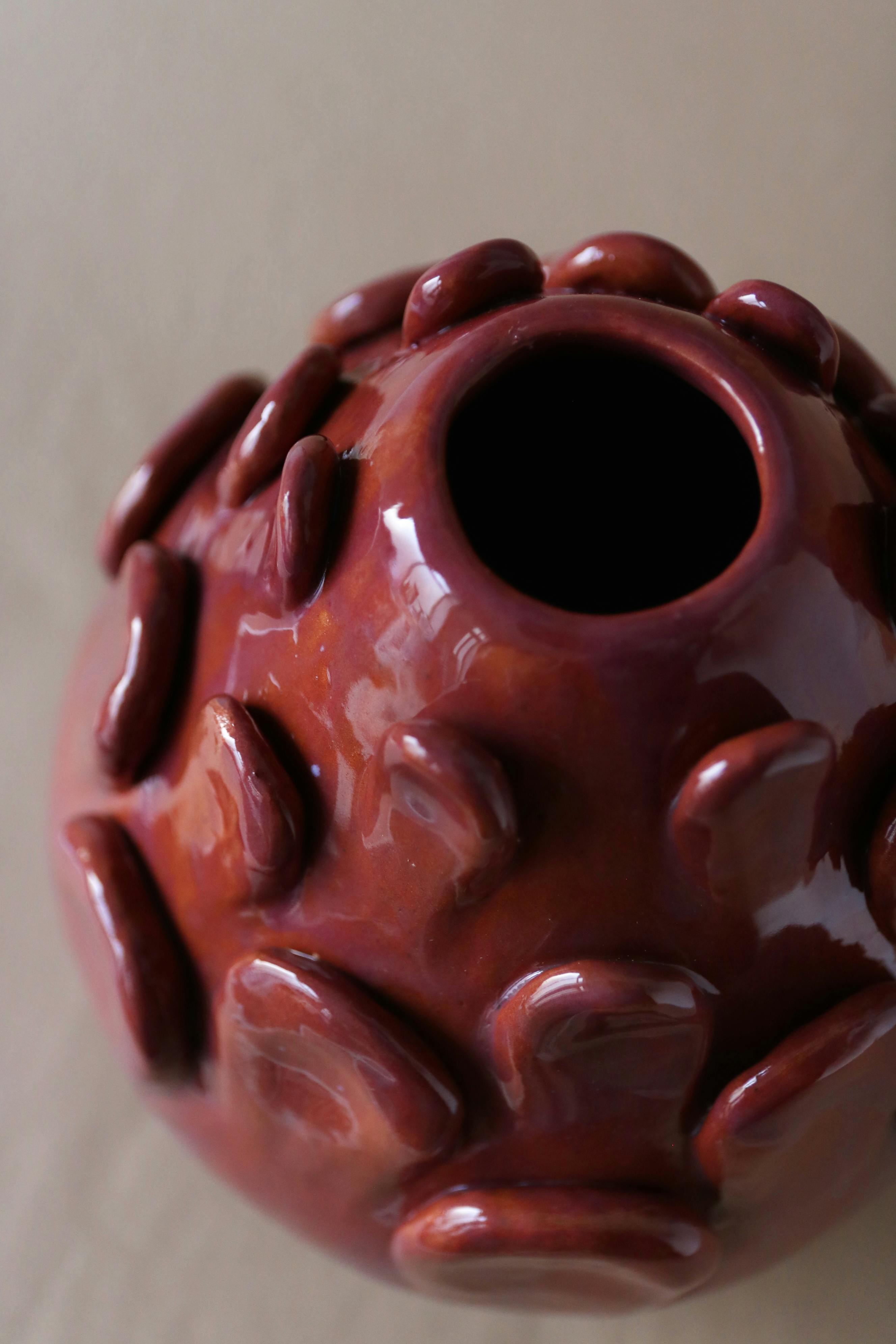 Close-Up Shot of Ceramic Vases · Free Stock Photo