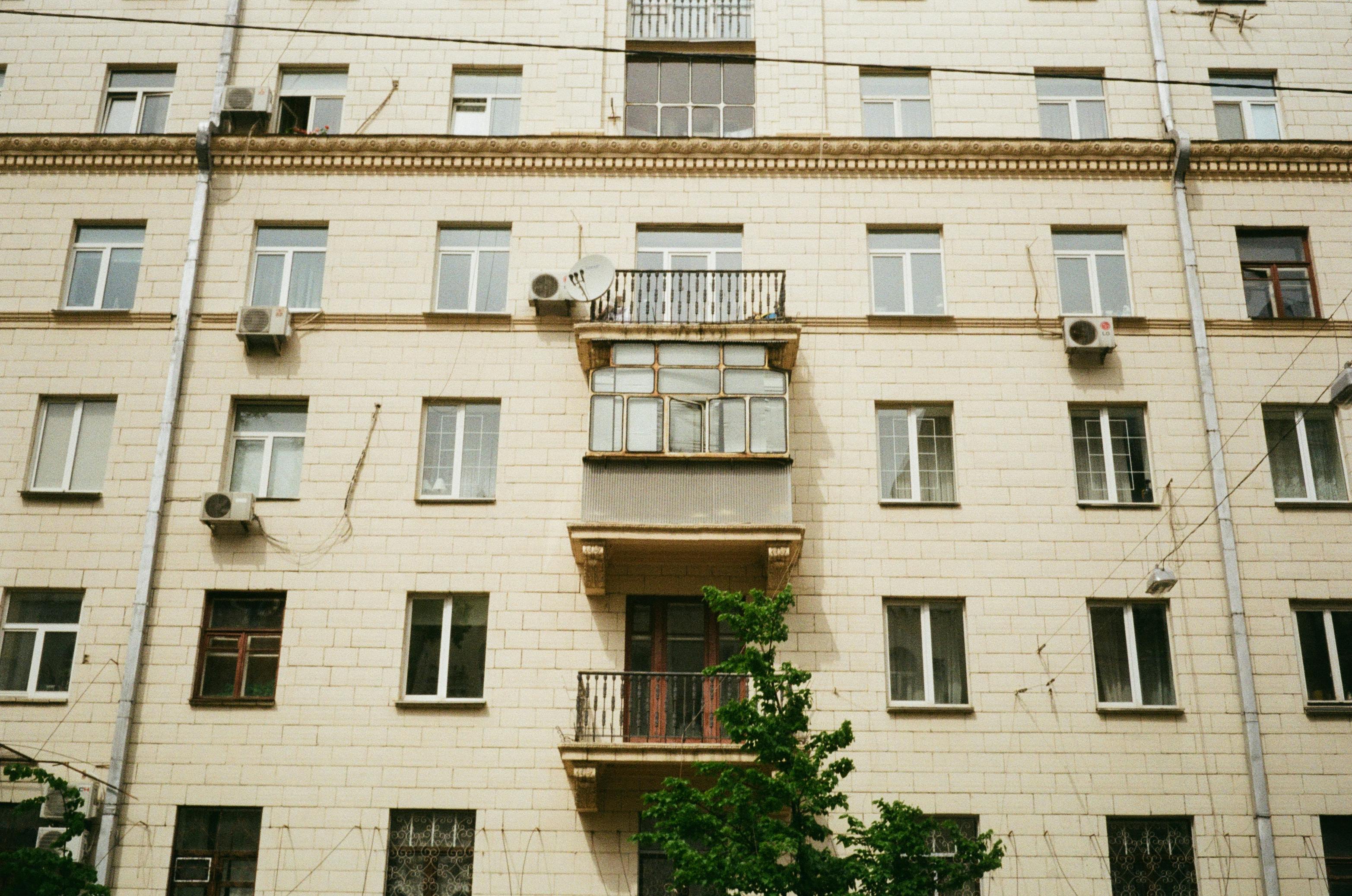 A Building With Balconies and Windows · Free Stock Photo