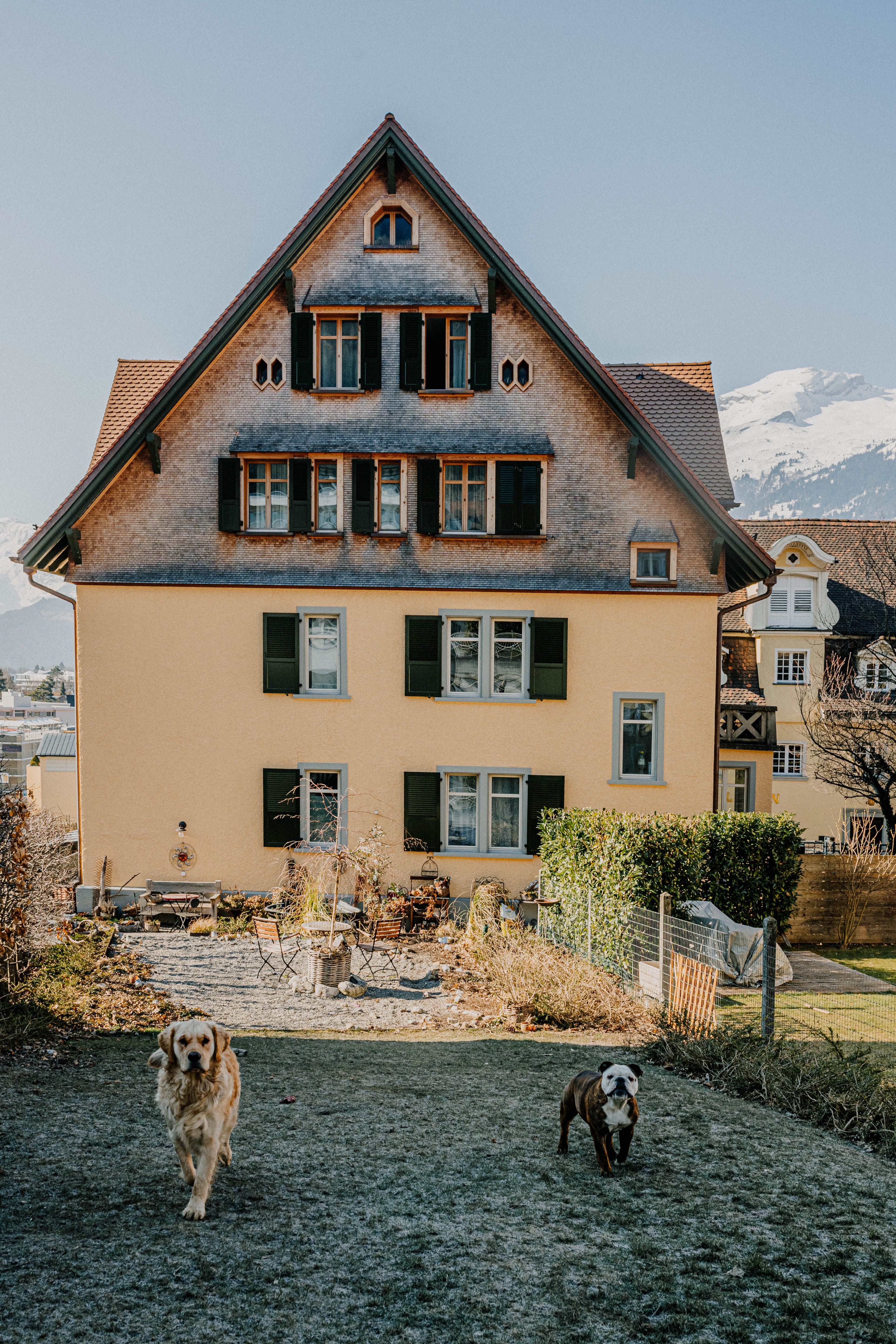 White Concrete House · Free Stock Photo