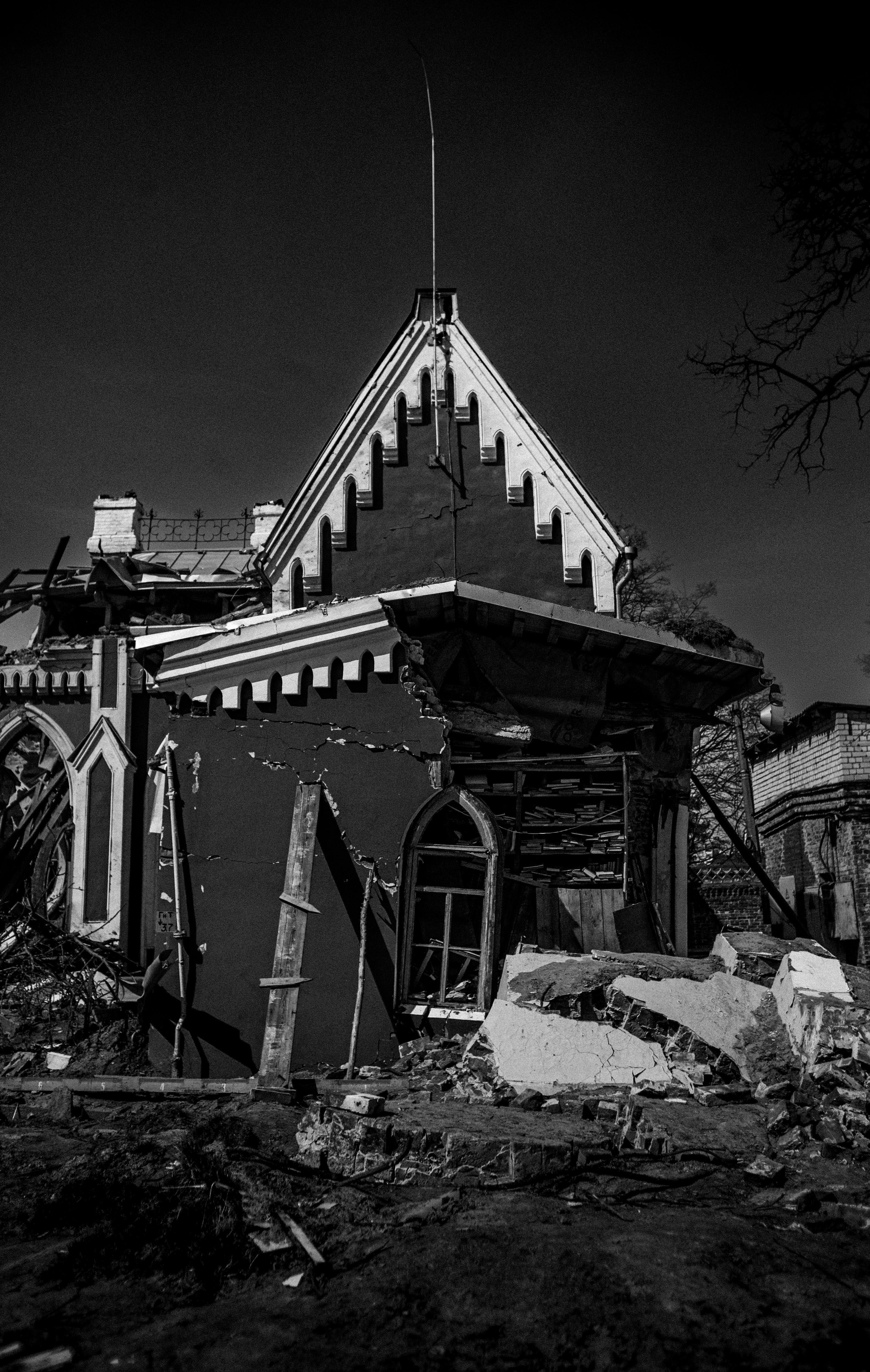 A Destroyed Building · Free Stock Photo