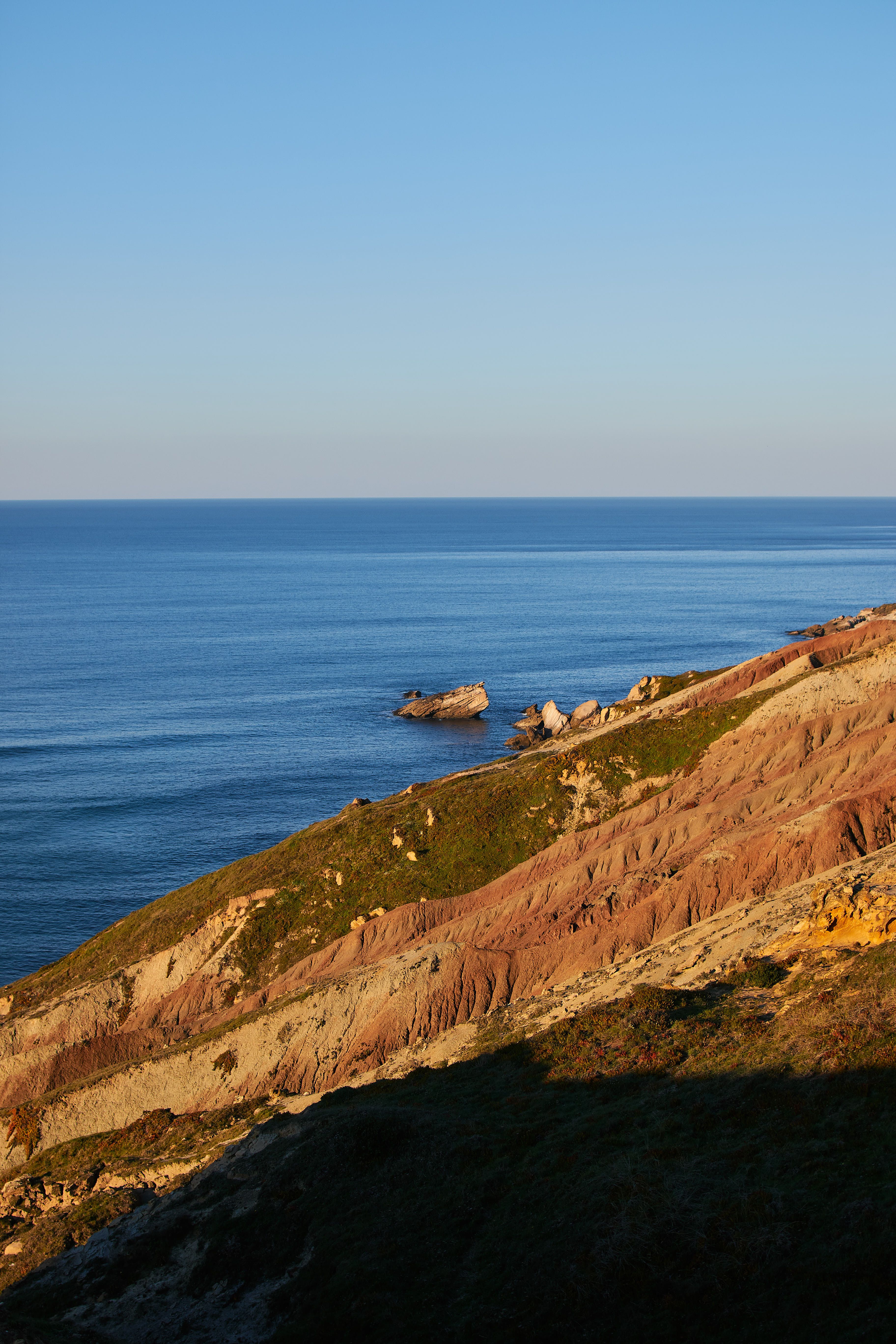 Steep Coast by Sea · Free Stock Photo