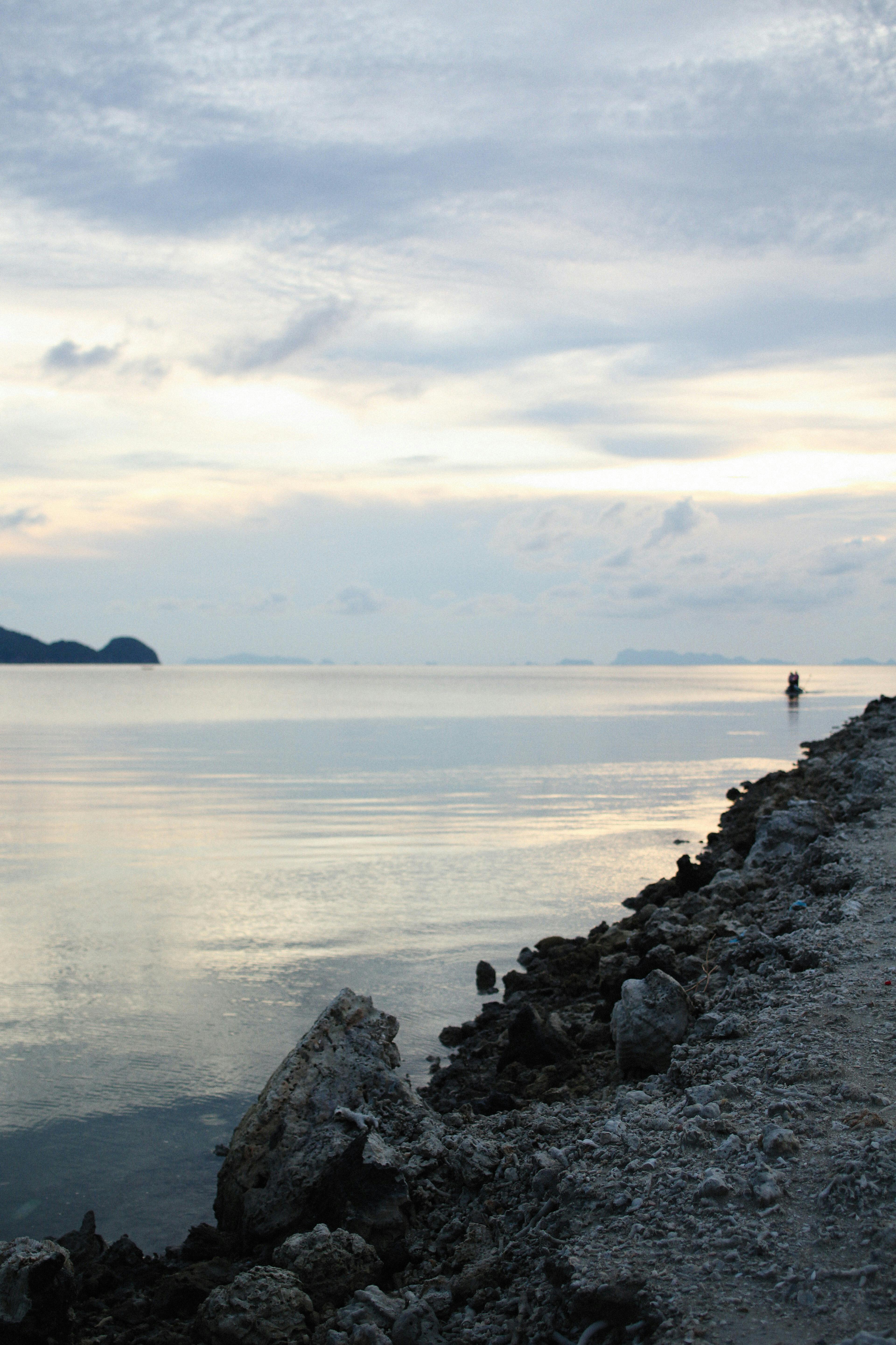Gray Rocky Shore beside the Ocean · Free Stock Photo