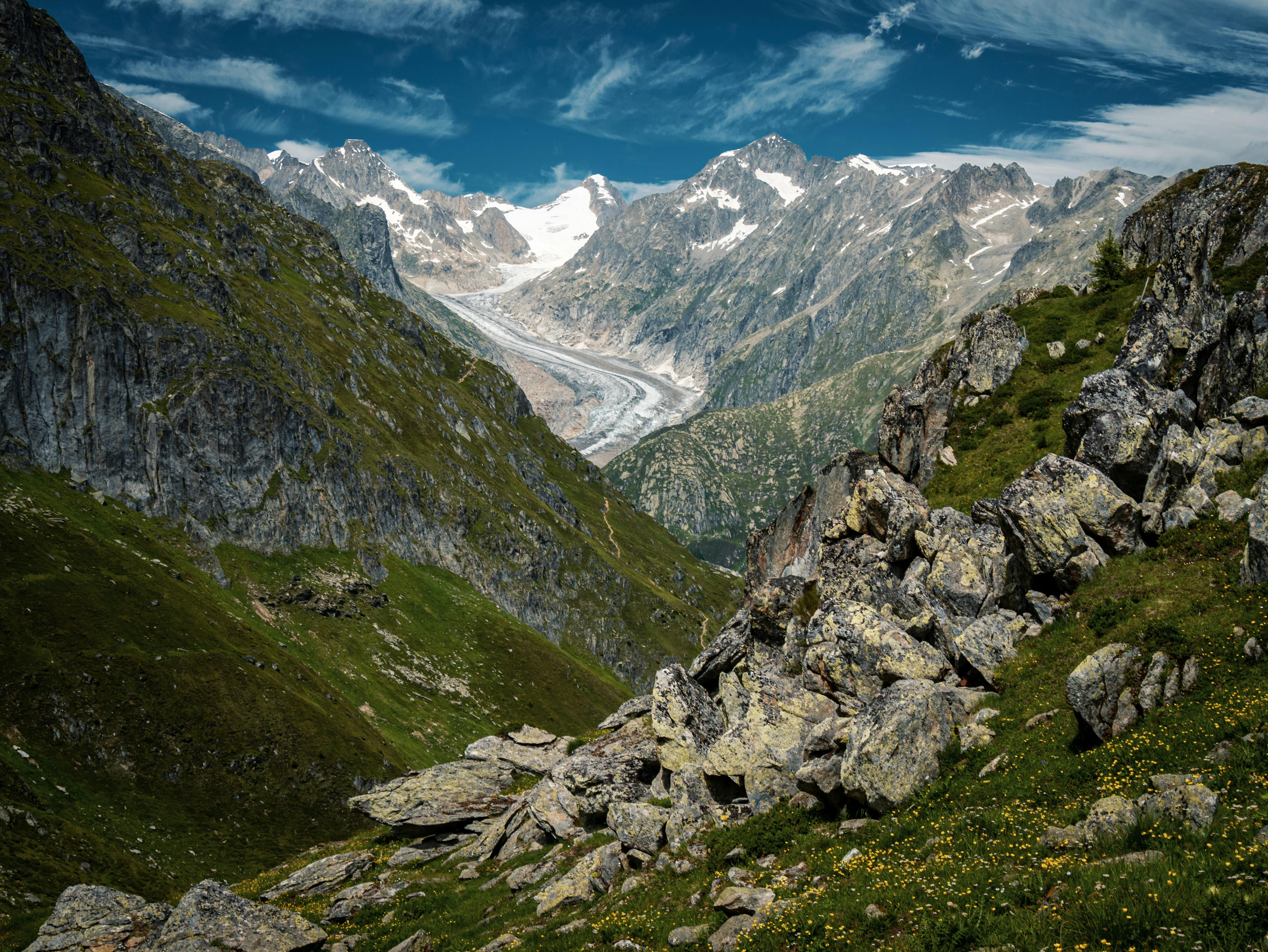 Rocky Valley between Mountains · Free Stock Photo
