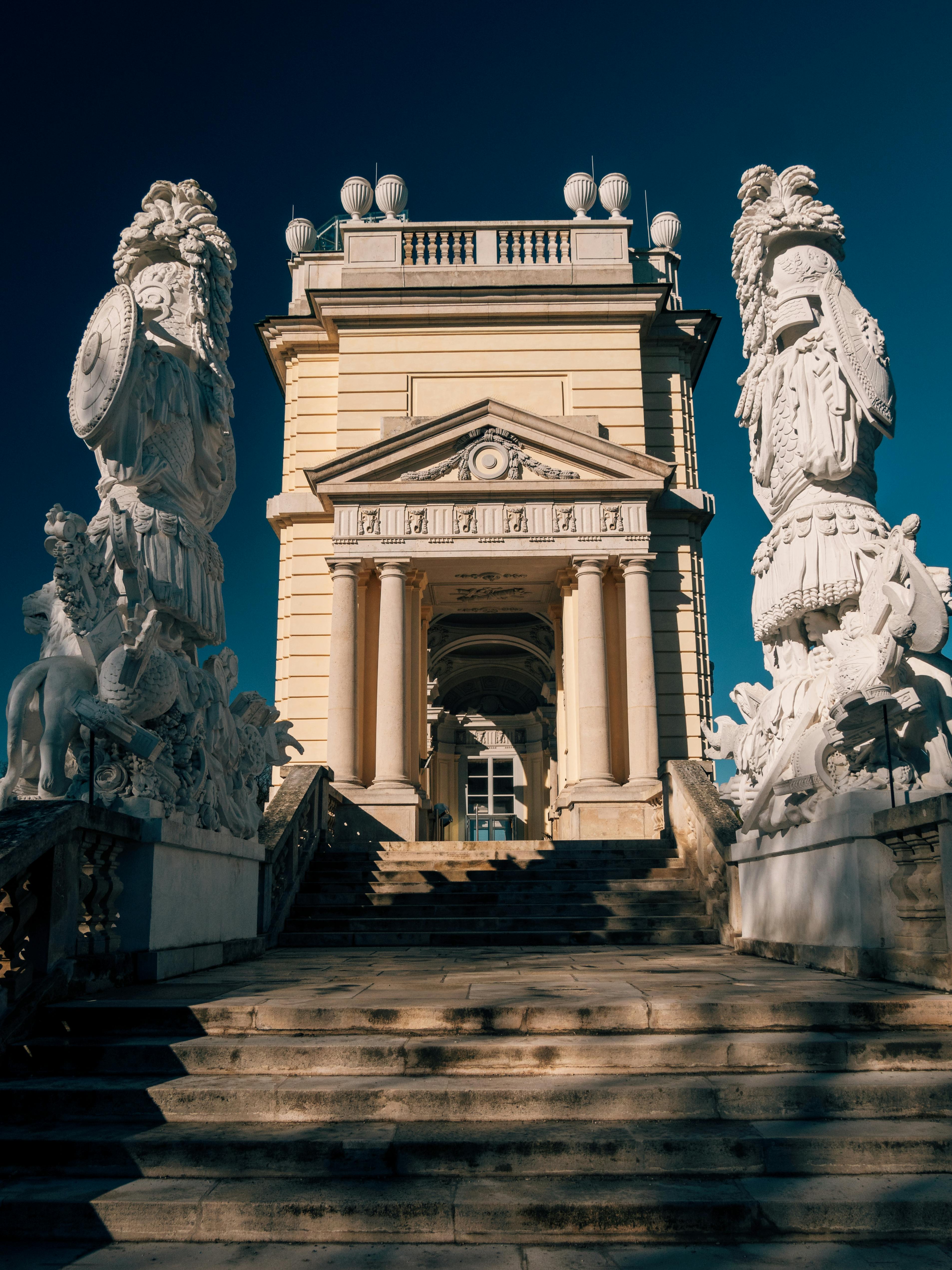 Eagle Statue on Building Facade · Free Stock Photo