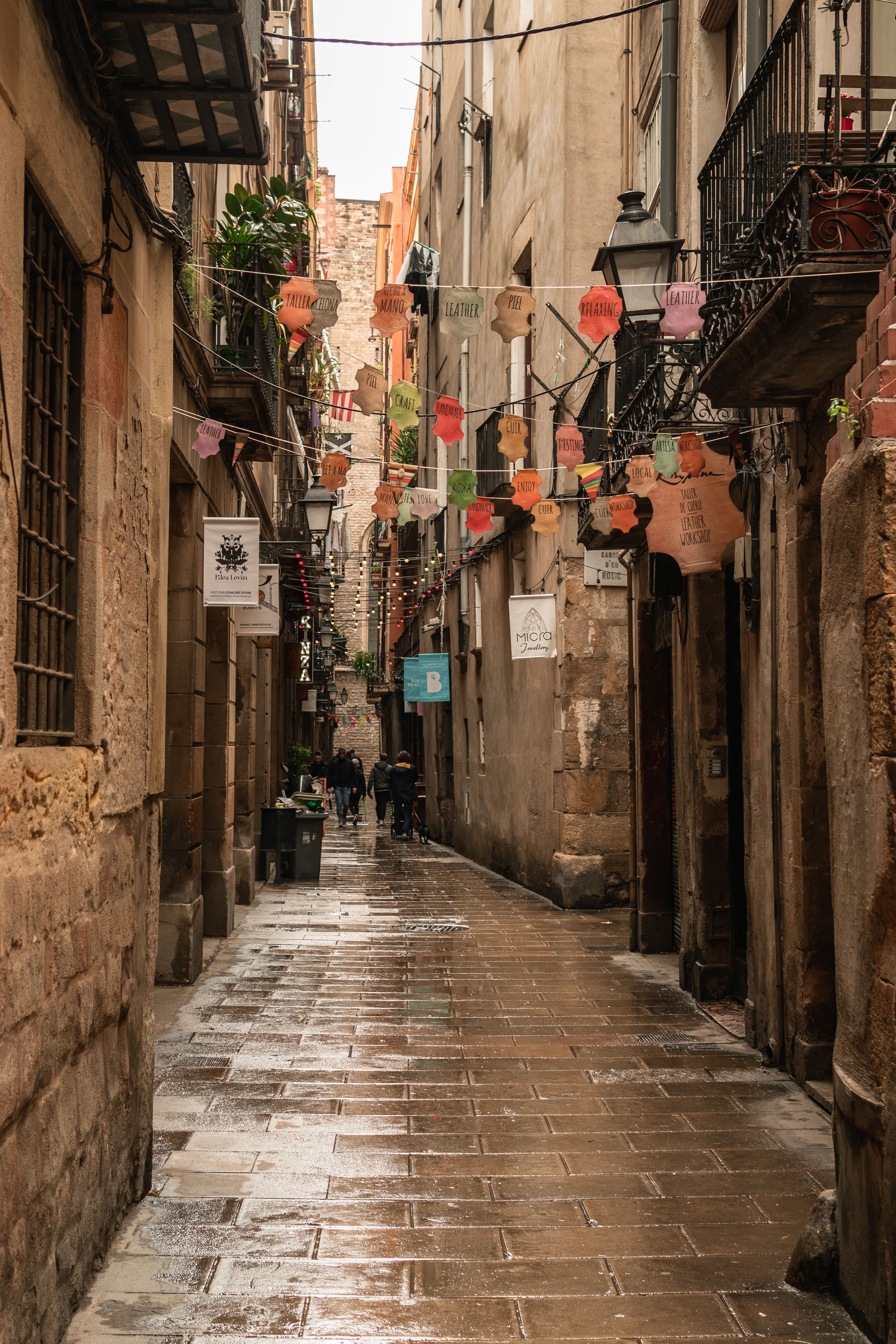 People Walking on Alleyway · Free Stock Photo