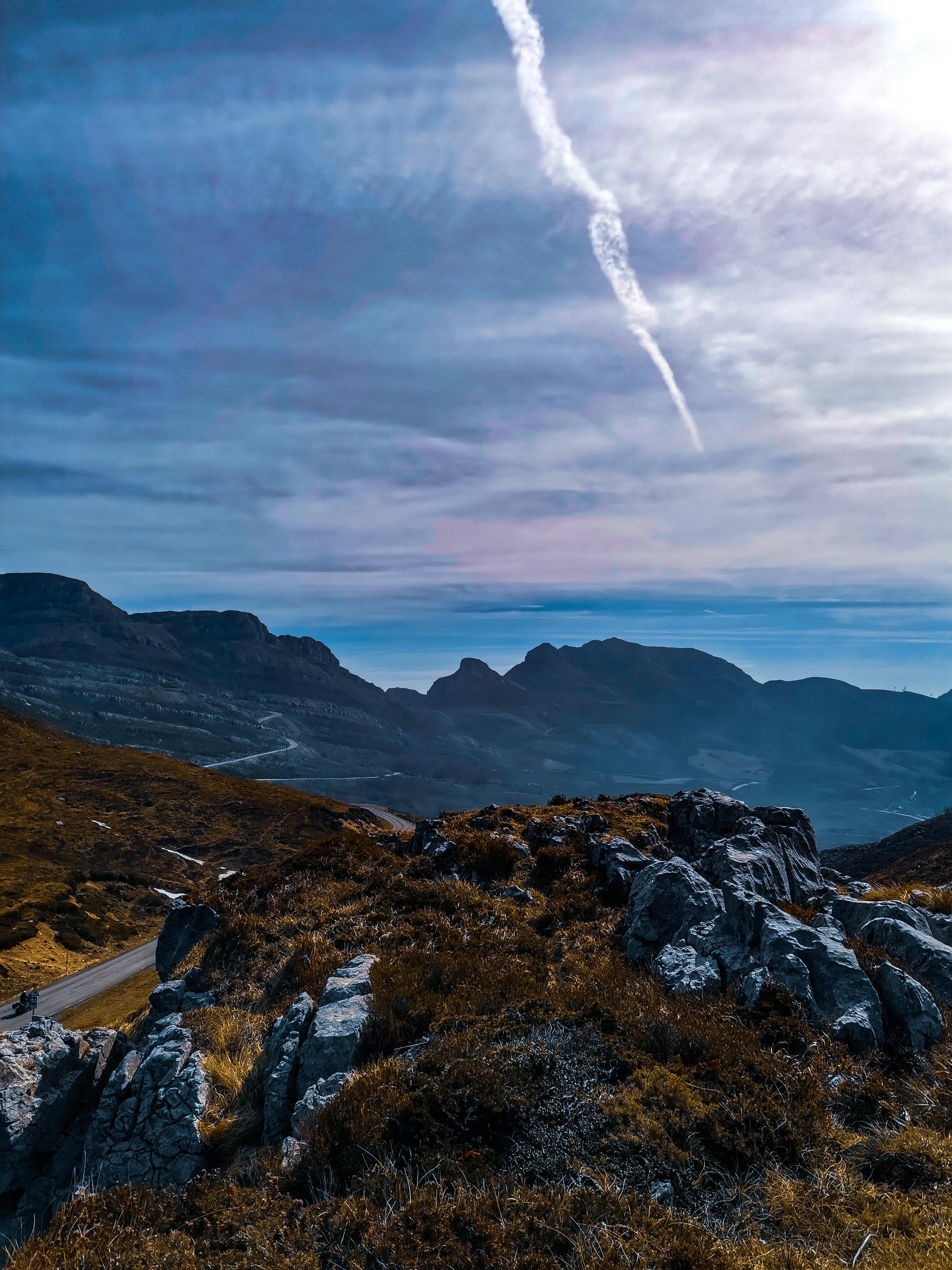 Scenic Mountains and Forest Trees in a Valley · Free Stock Photo