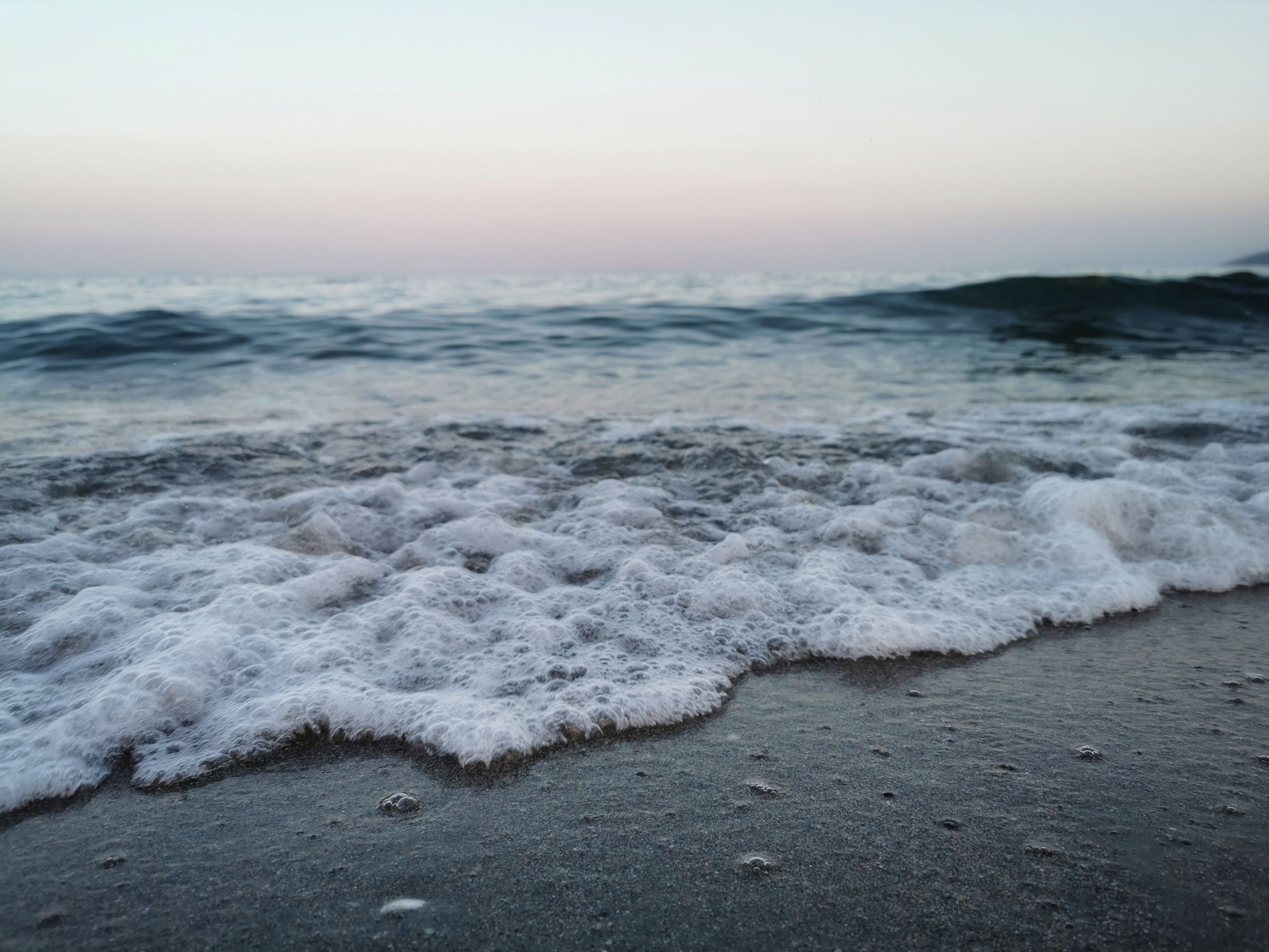 Close-Up Shot of Water on the Shore · Free Stock Photo