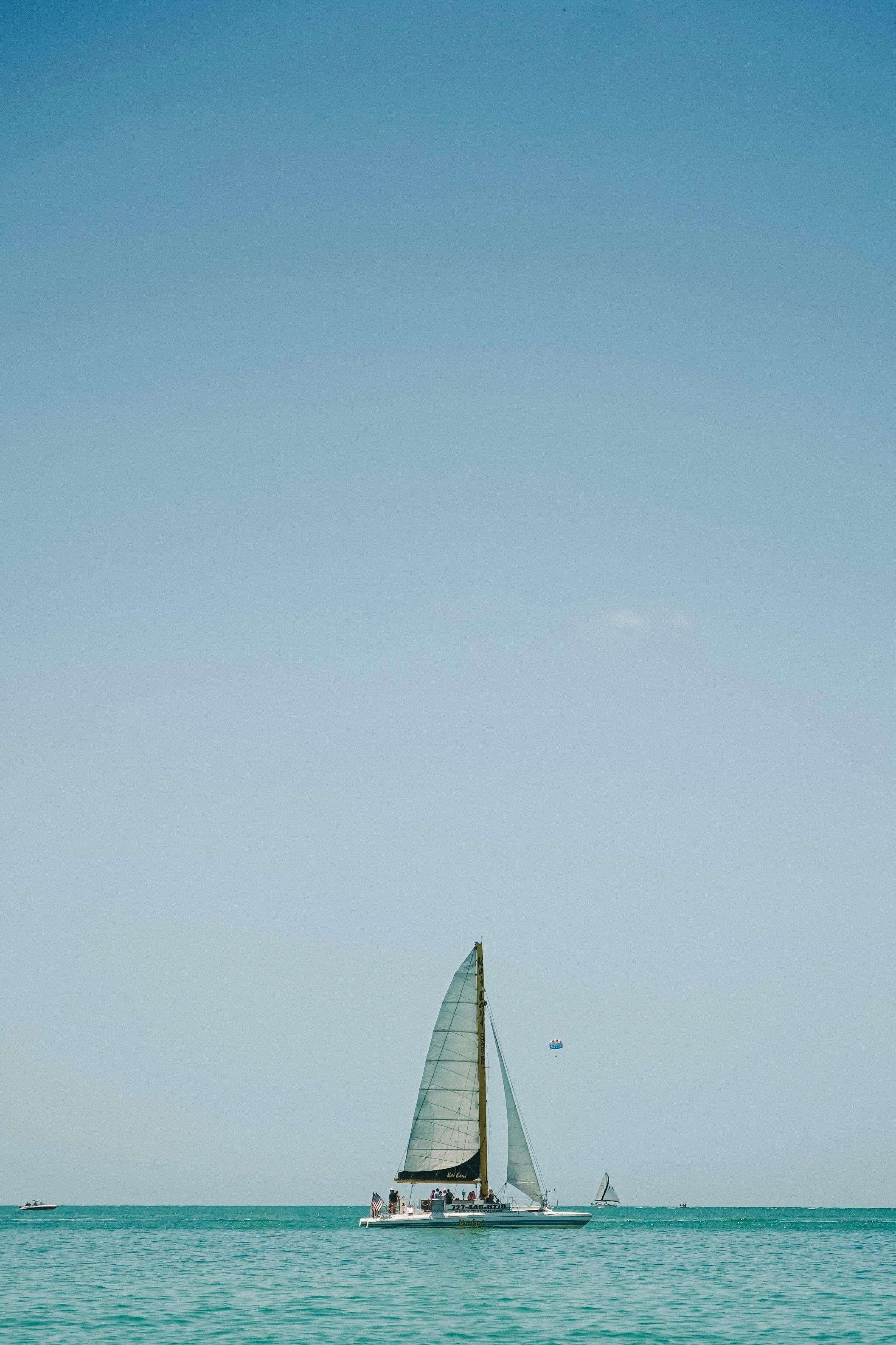 Sailboat on Sea · Free Stock Photo