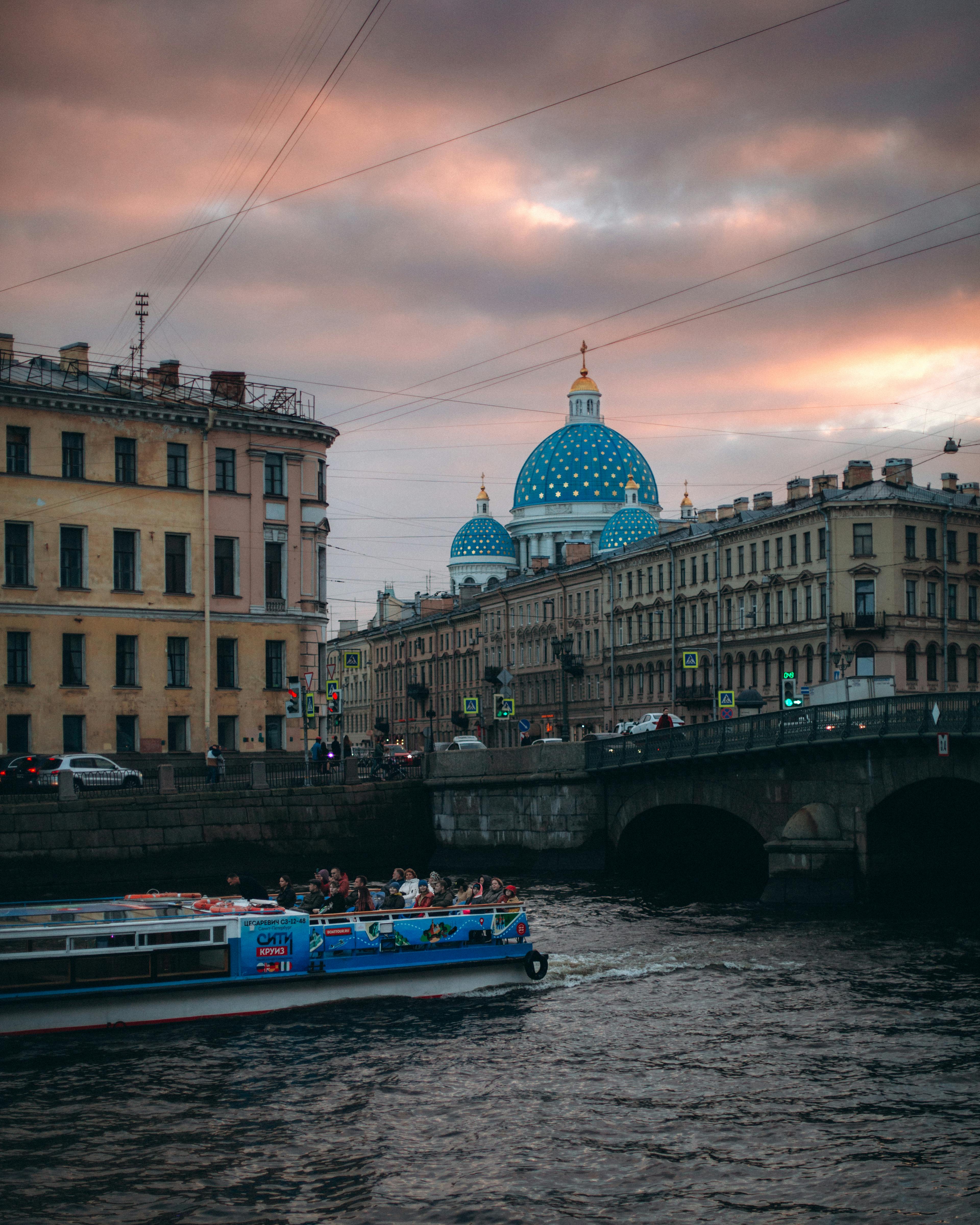 An Aquabus Ferry on the Ottawa River · Free Stock Photo