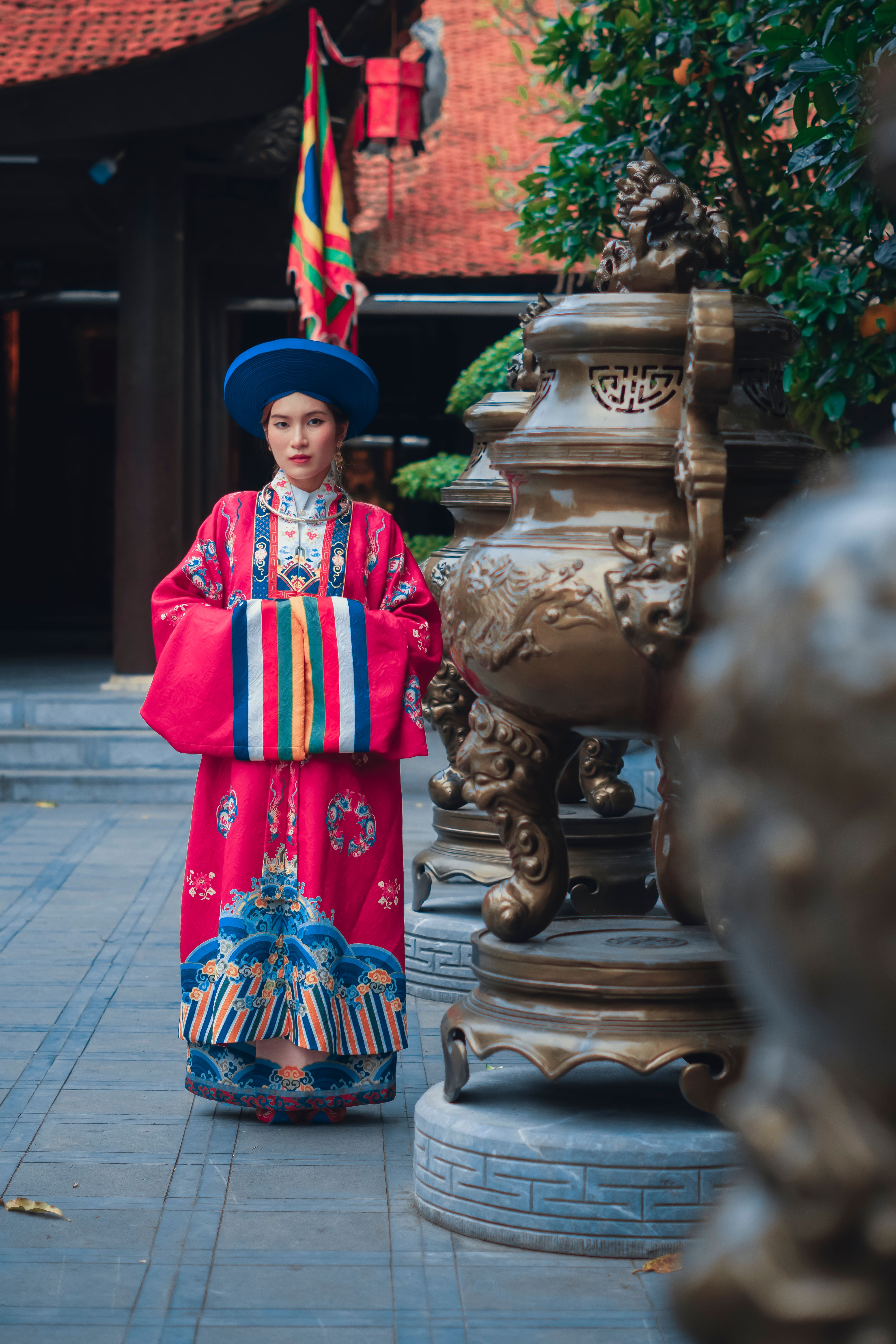Beautiful Woman in Traditional Vietnamese Dress · Free Stock Photo