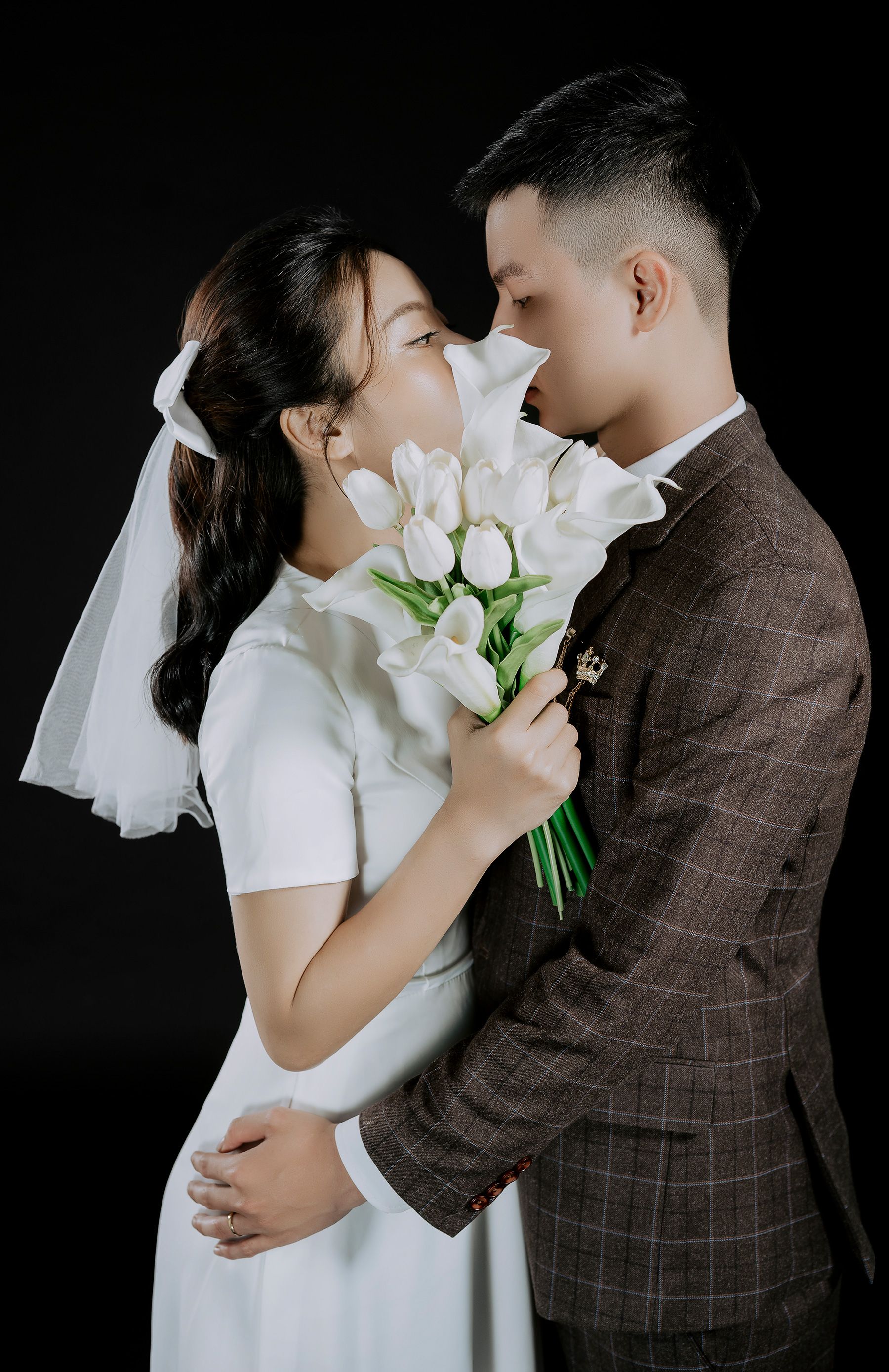 Couple sharing a Kiss · Free Stock Photo