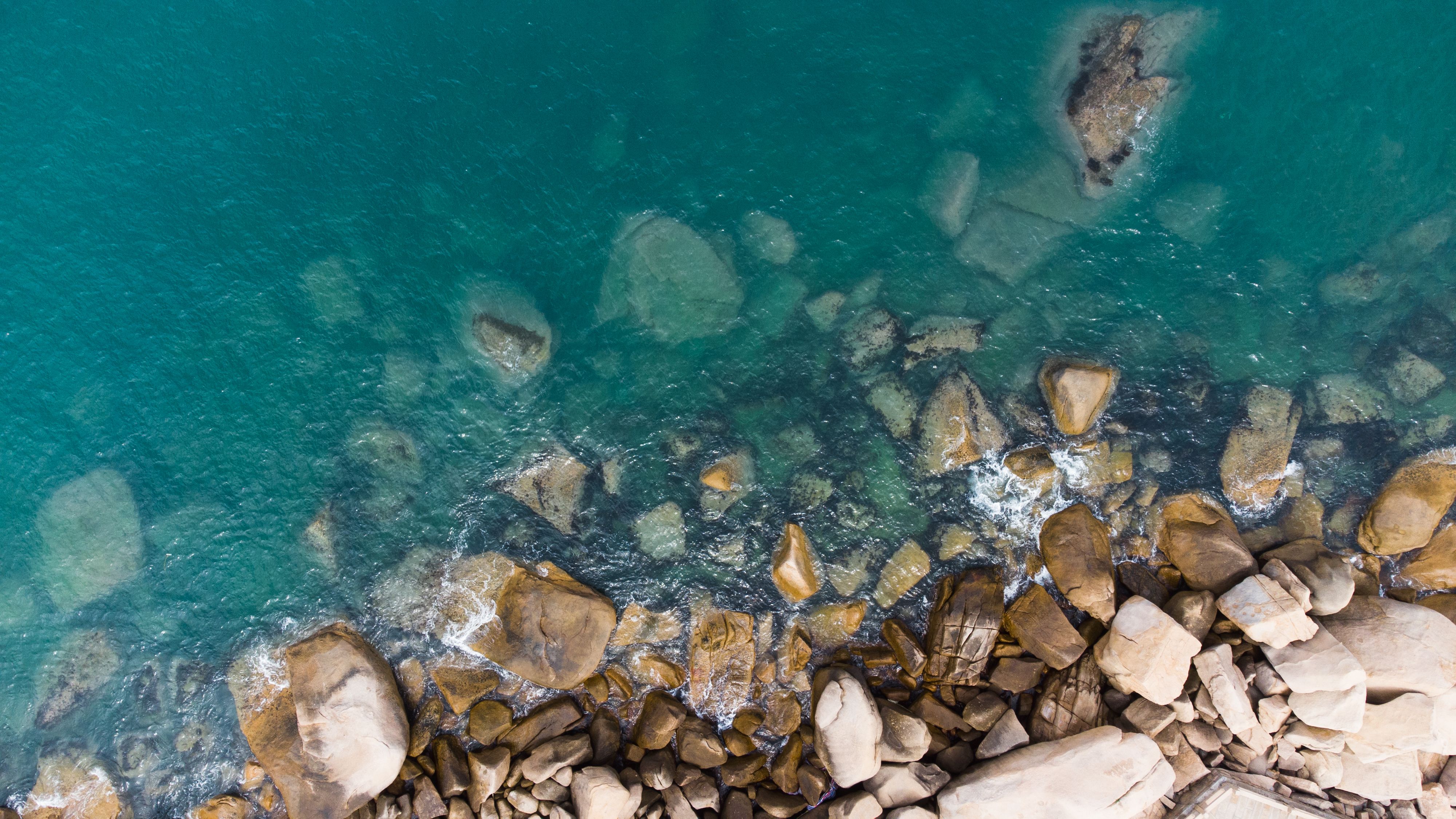 Ocean Flooding on Rocky Coast · Free Stock Photo