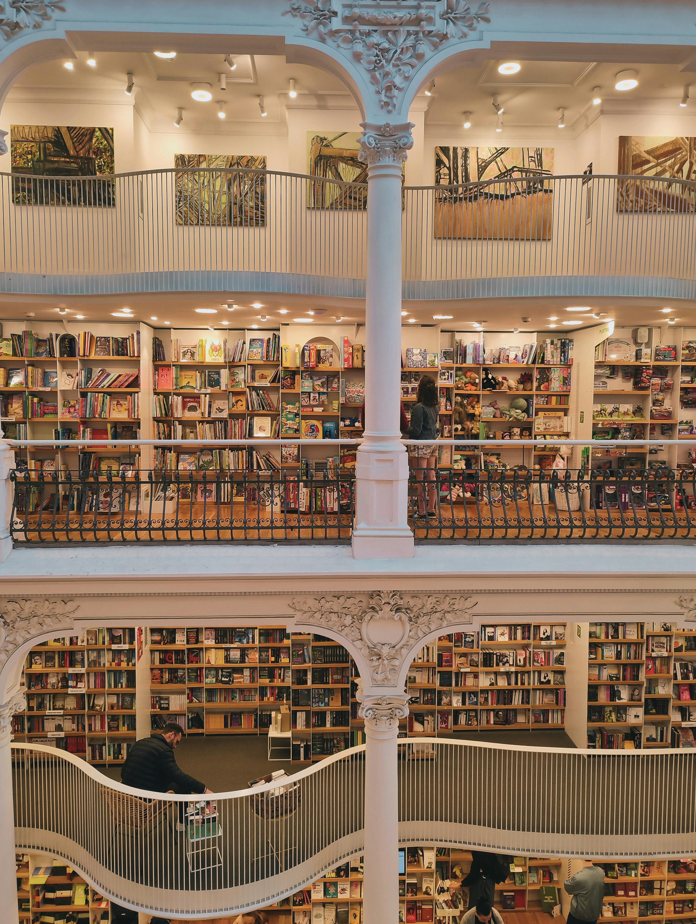 Library Inside the Building · Free Stock Photo
