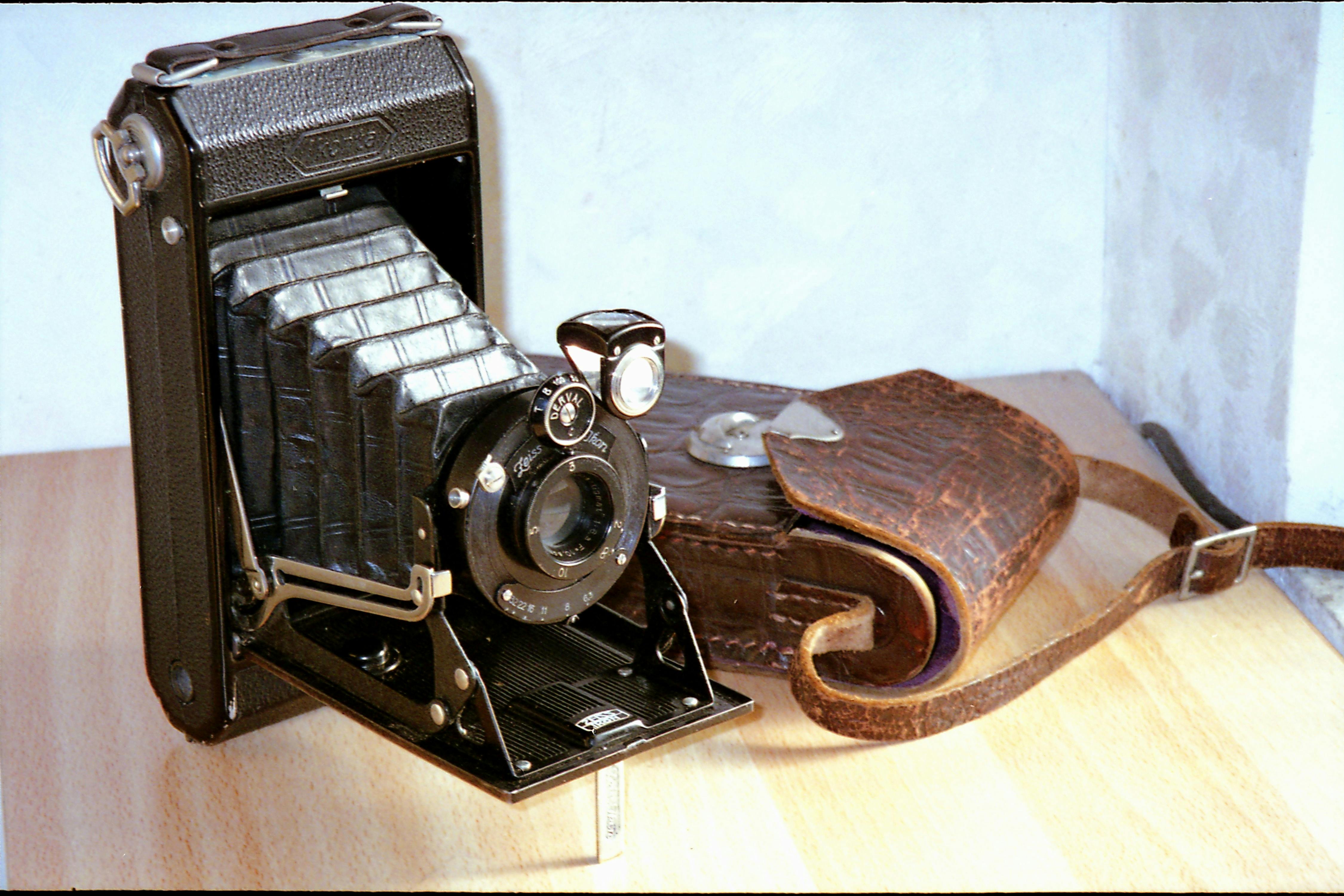 Table Wood Photos, Download The BEST Free Table Wood Stock Photos & HD ...