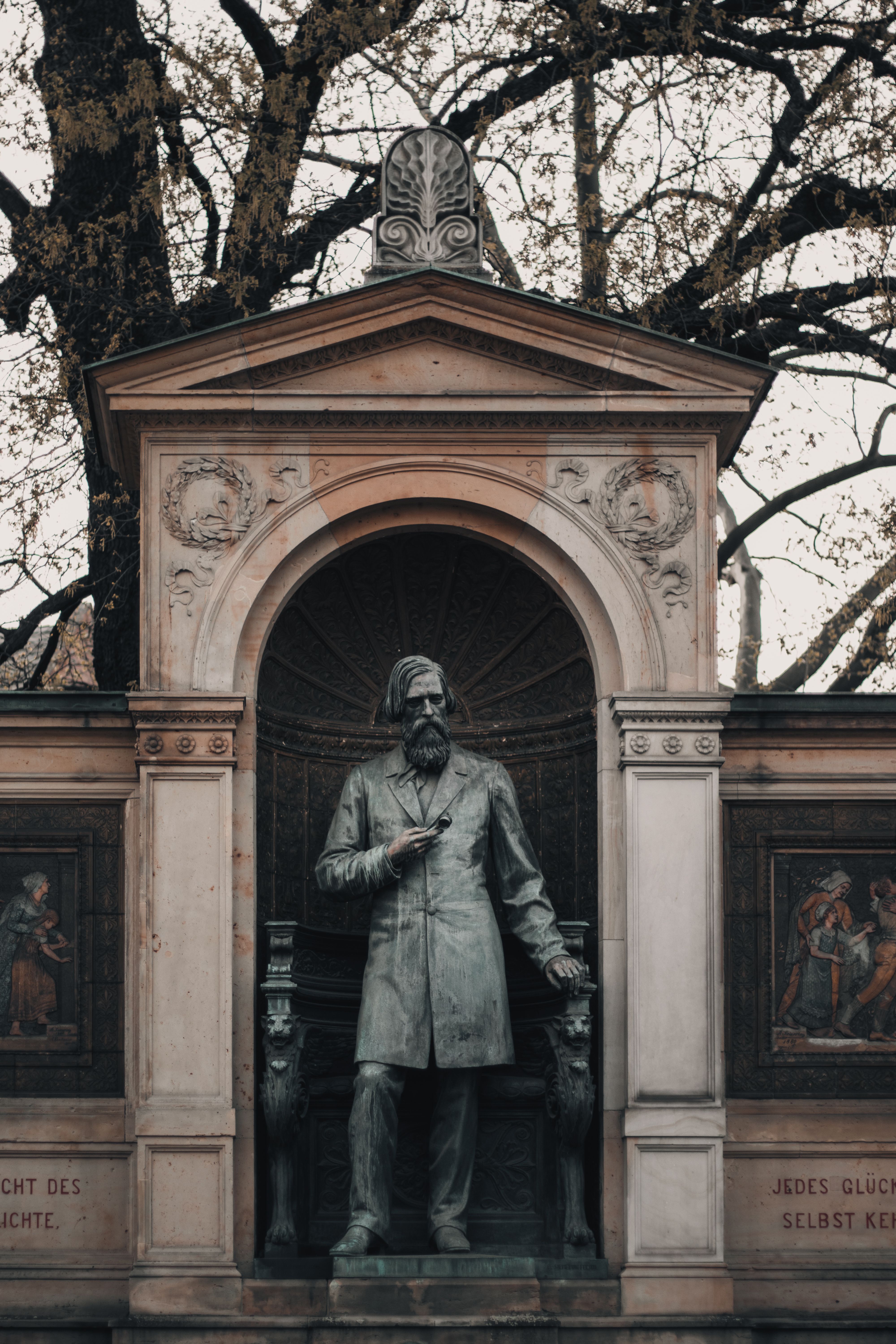 Gray Sculpture of a Man · Free Stock Photo