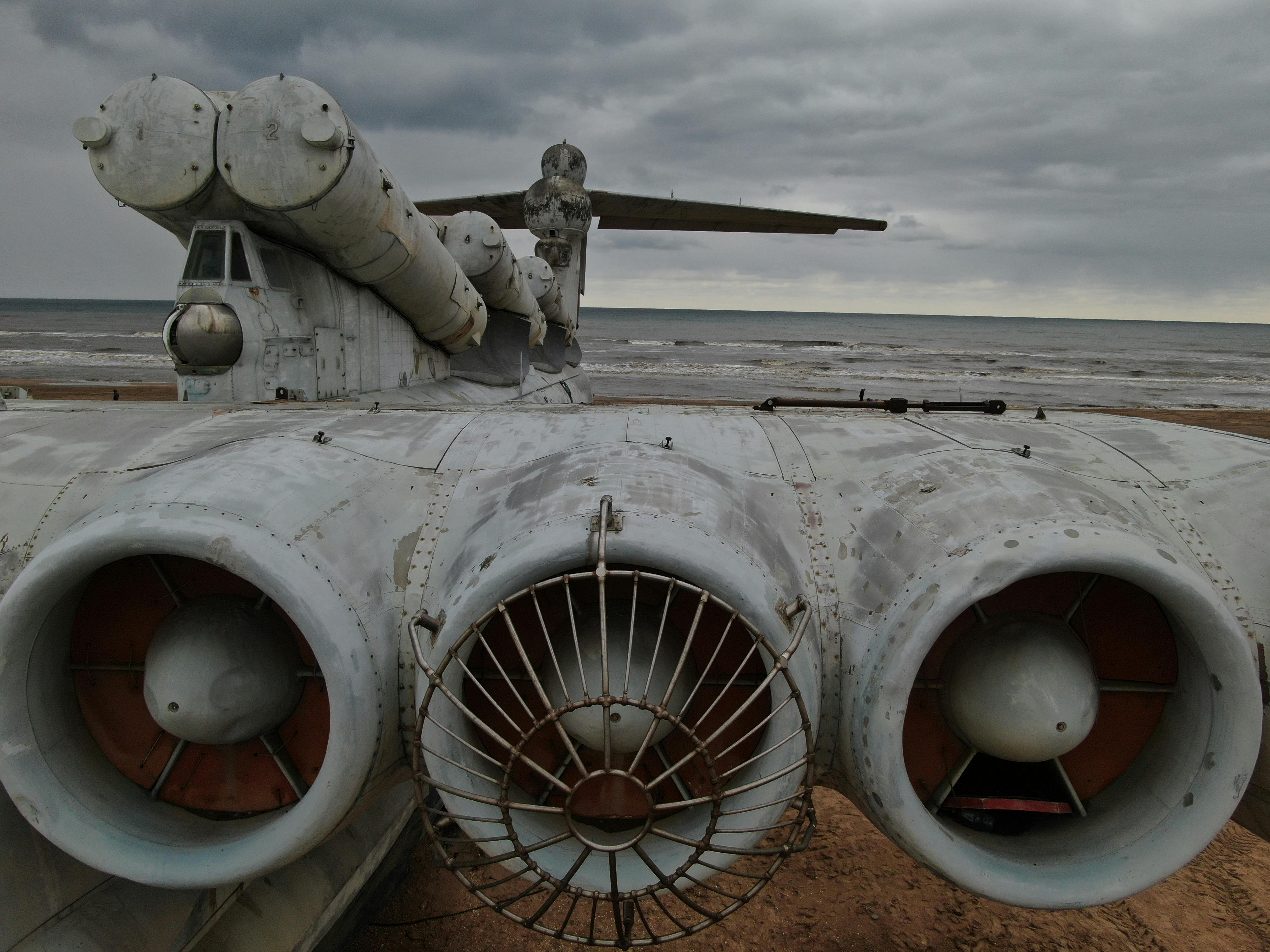 Weathered Airplane Model on a Seaside, and Overcast · Free Stock Photo