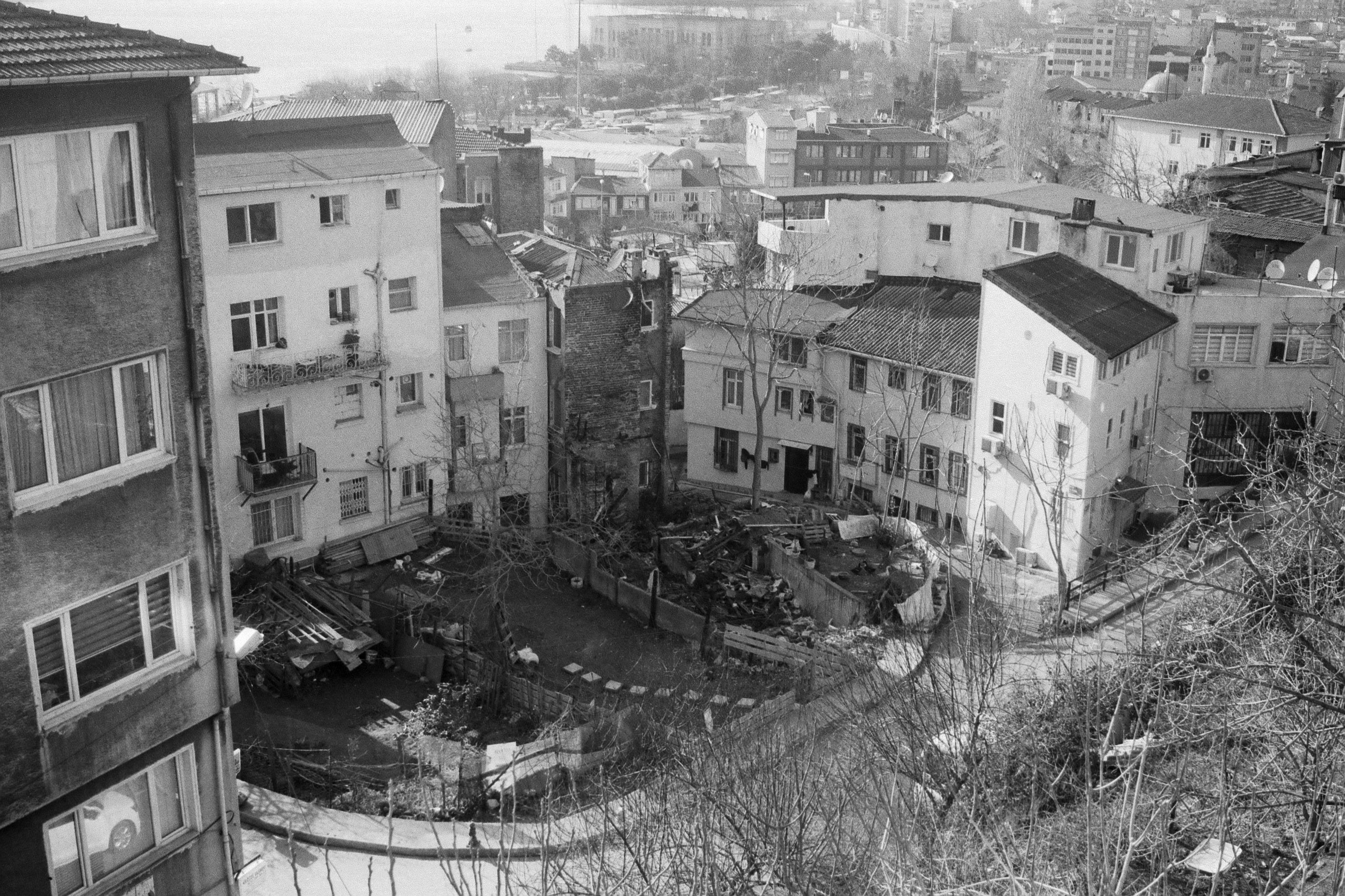 Perpendicular Angle Buildings Photos, Download Free Perpendicular Angle ...