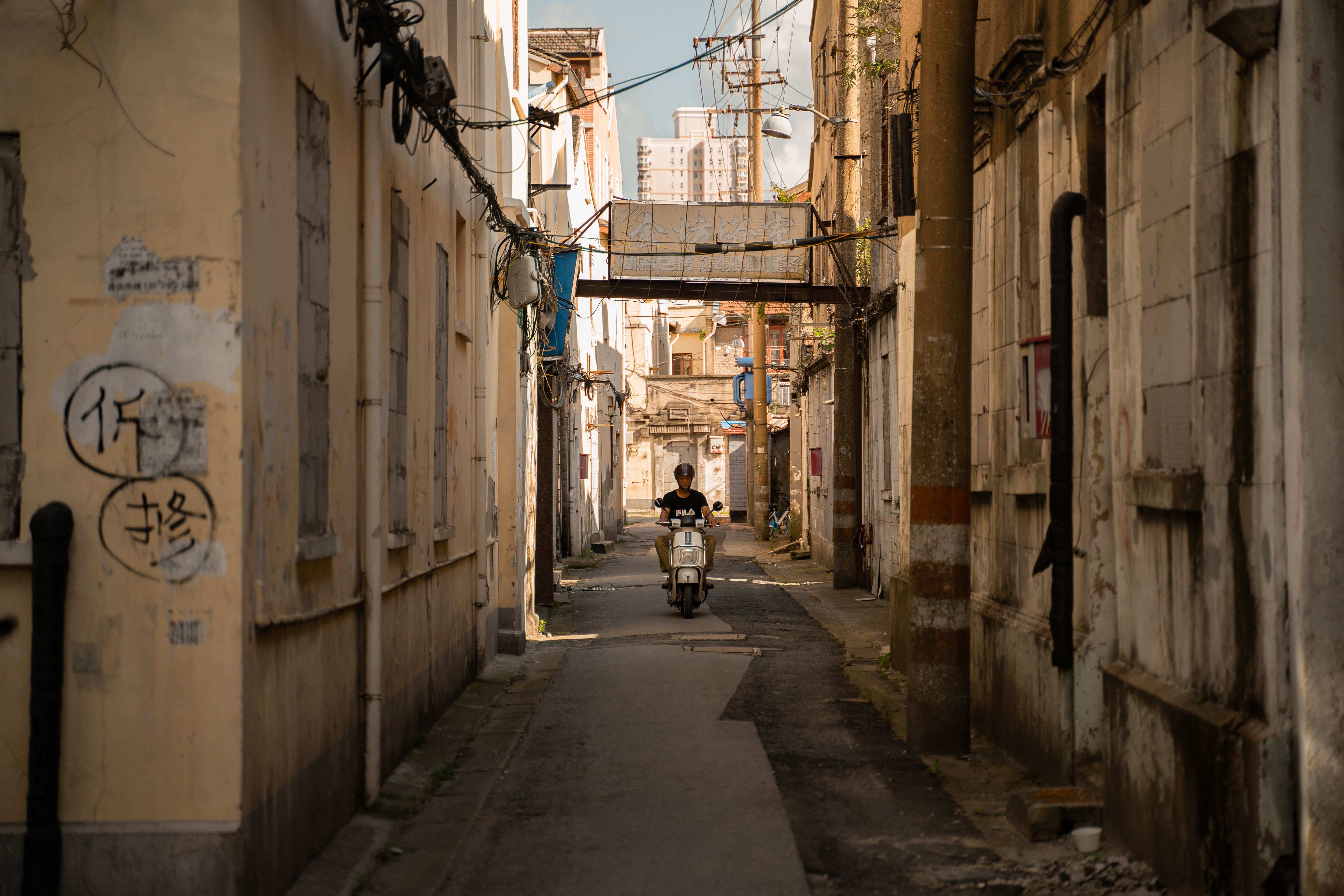 334+ Best Free Alleyway Stock Photos & Images · 100% Royalty-Free HD ...