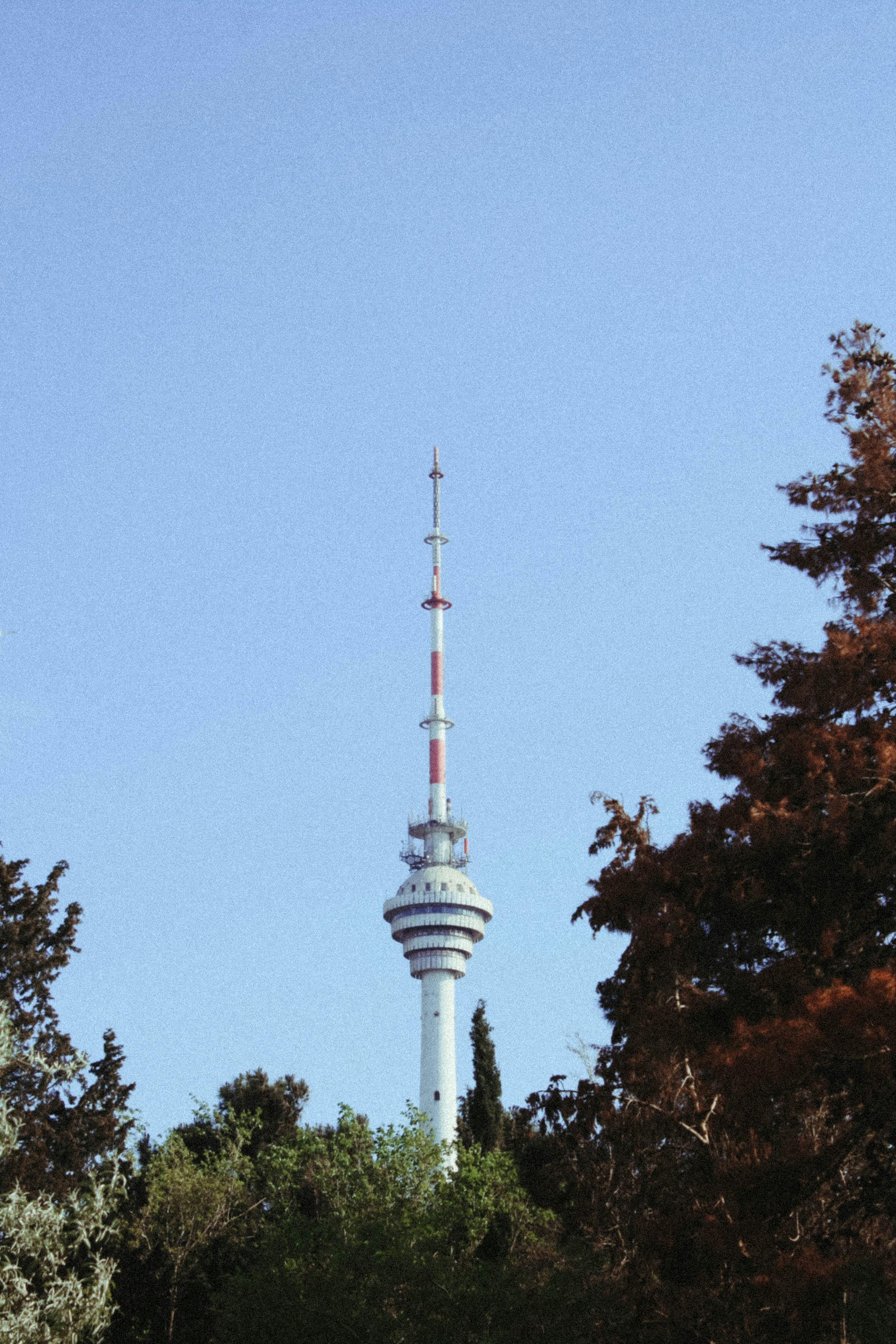 Clear Sky over Broadcast Tower · Free Stock Photo