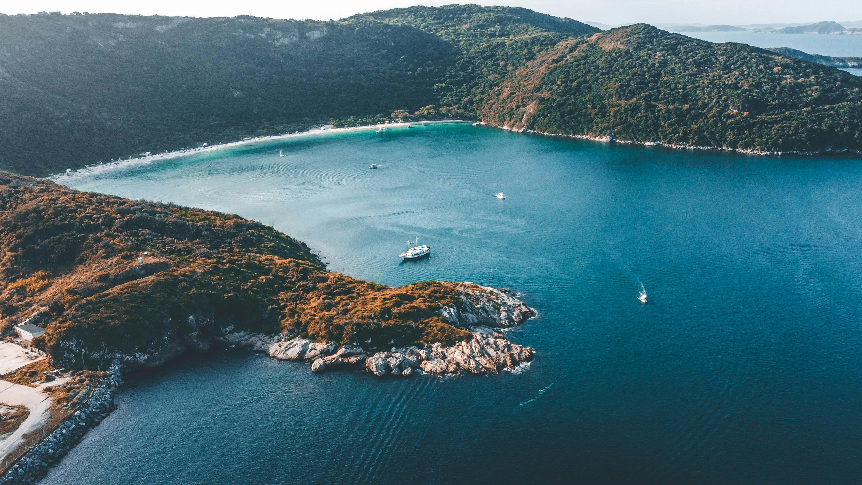 Aerial View of a Bay Surrounded by Green Mountain · Free Stock Photo