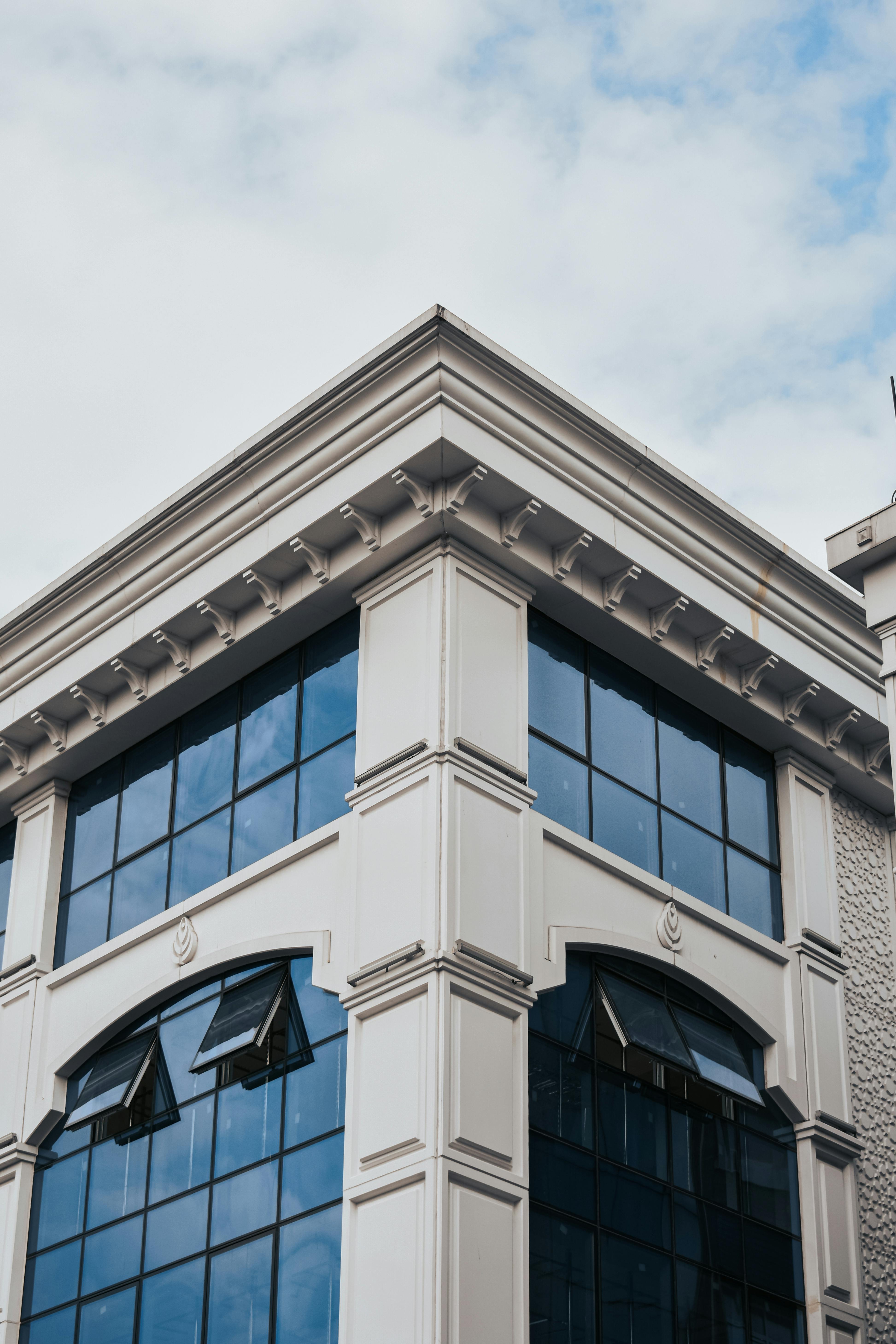 White Building Corner · Free Stock Photo