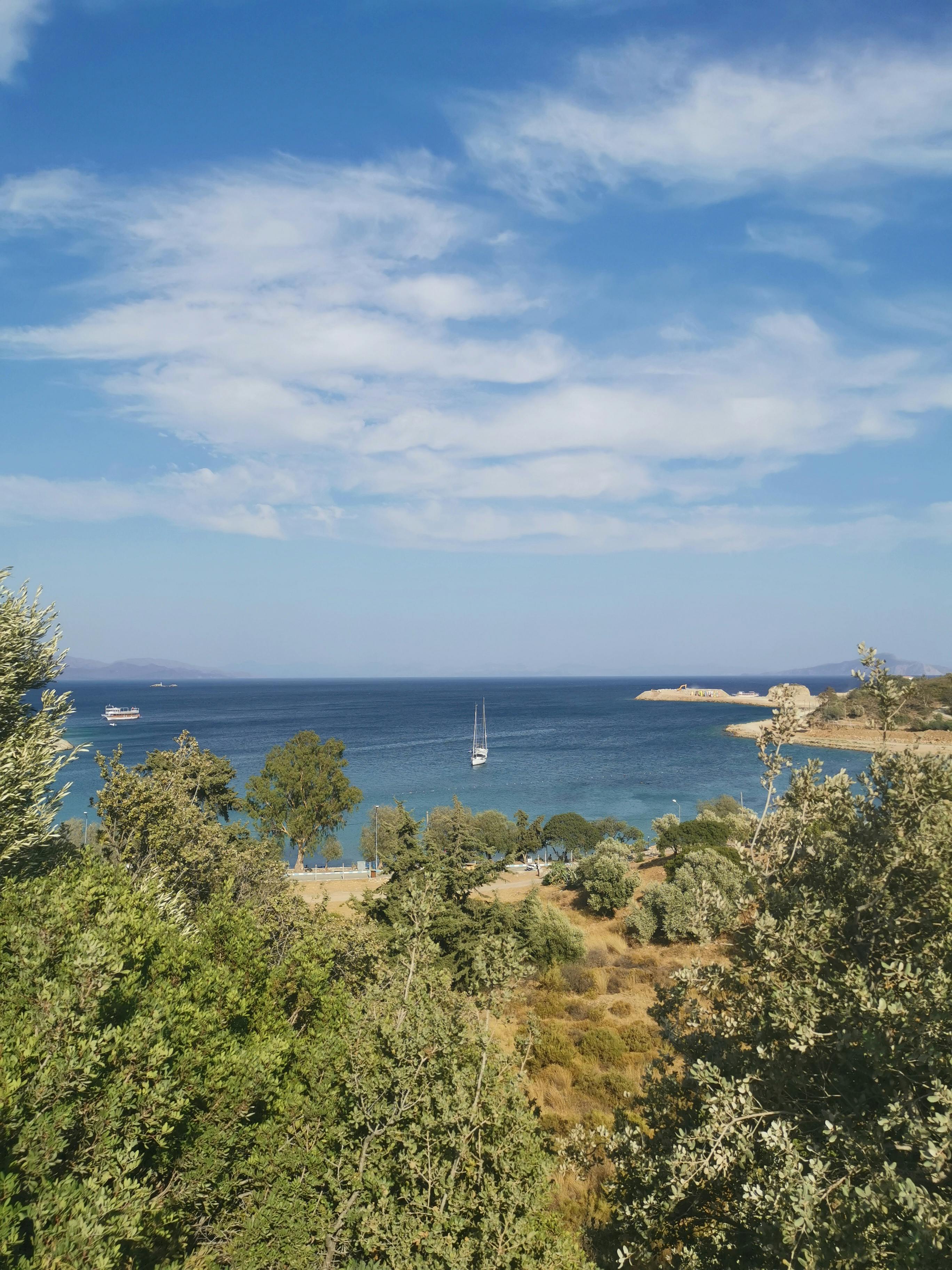 Scenic View of the Island · Free Stock Photo