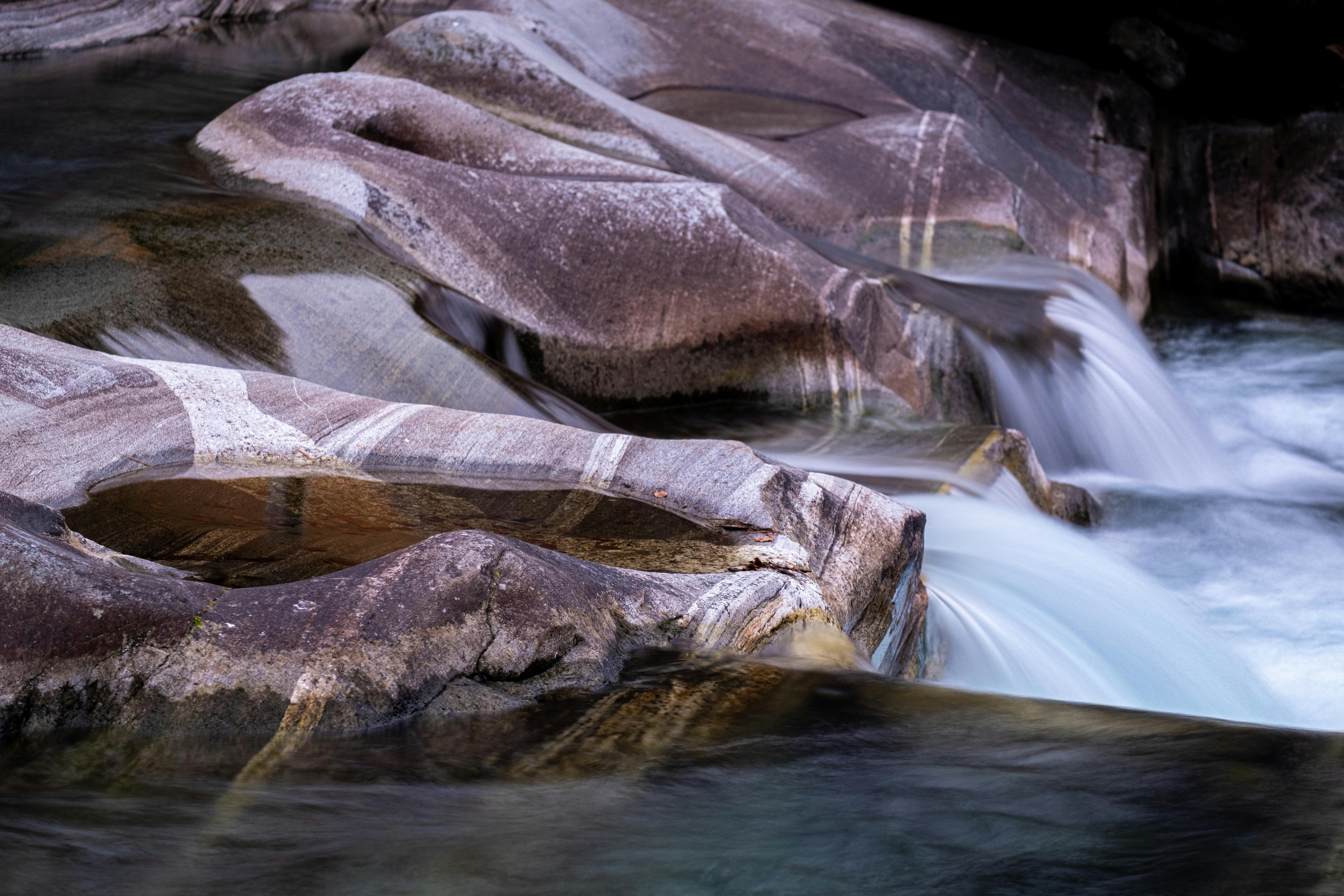 Close Up Shot of a Flowing River · Free Stock Photo