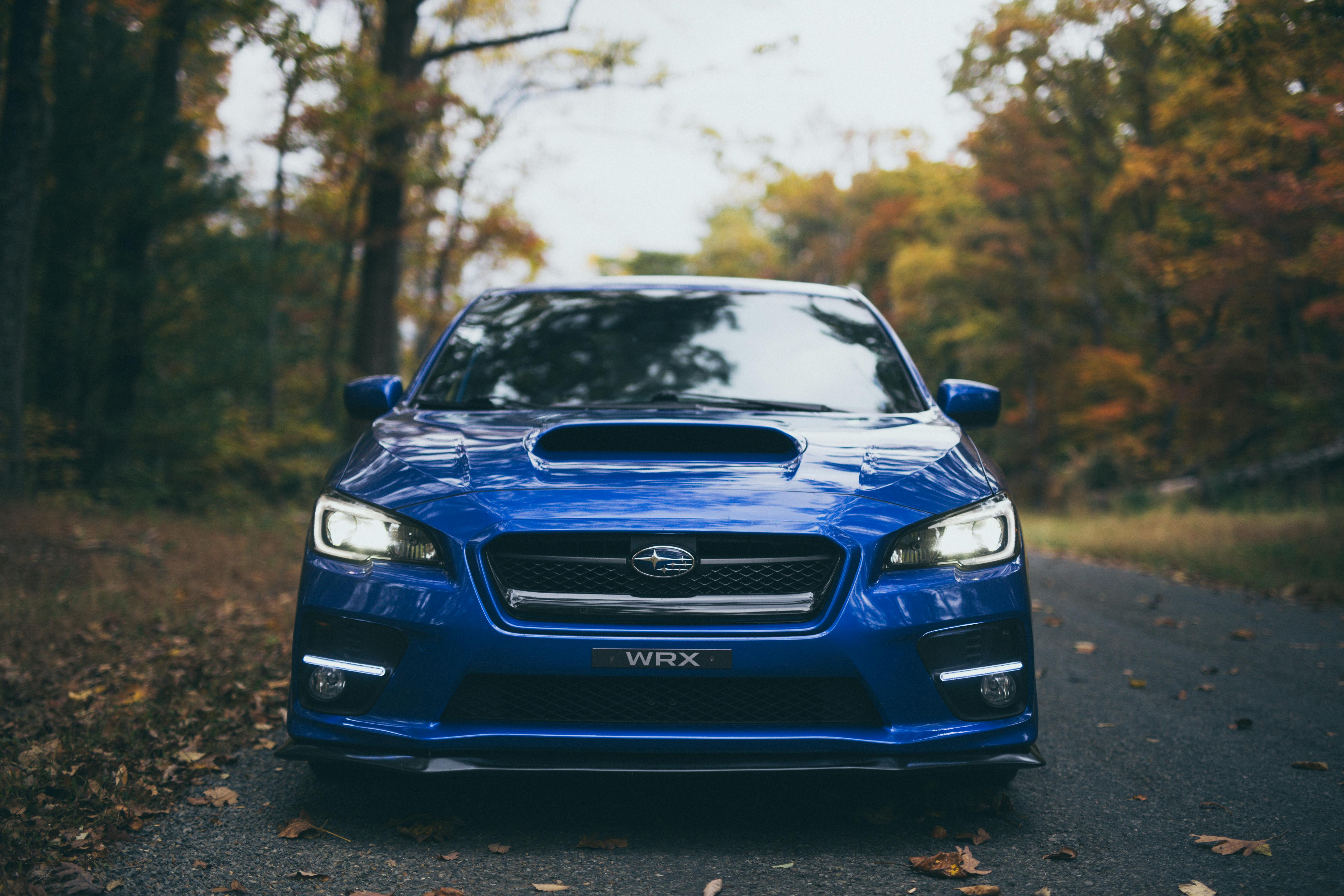 Side View Photography of a Black Range Rover Car · Free Stock Photo