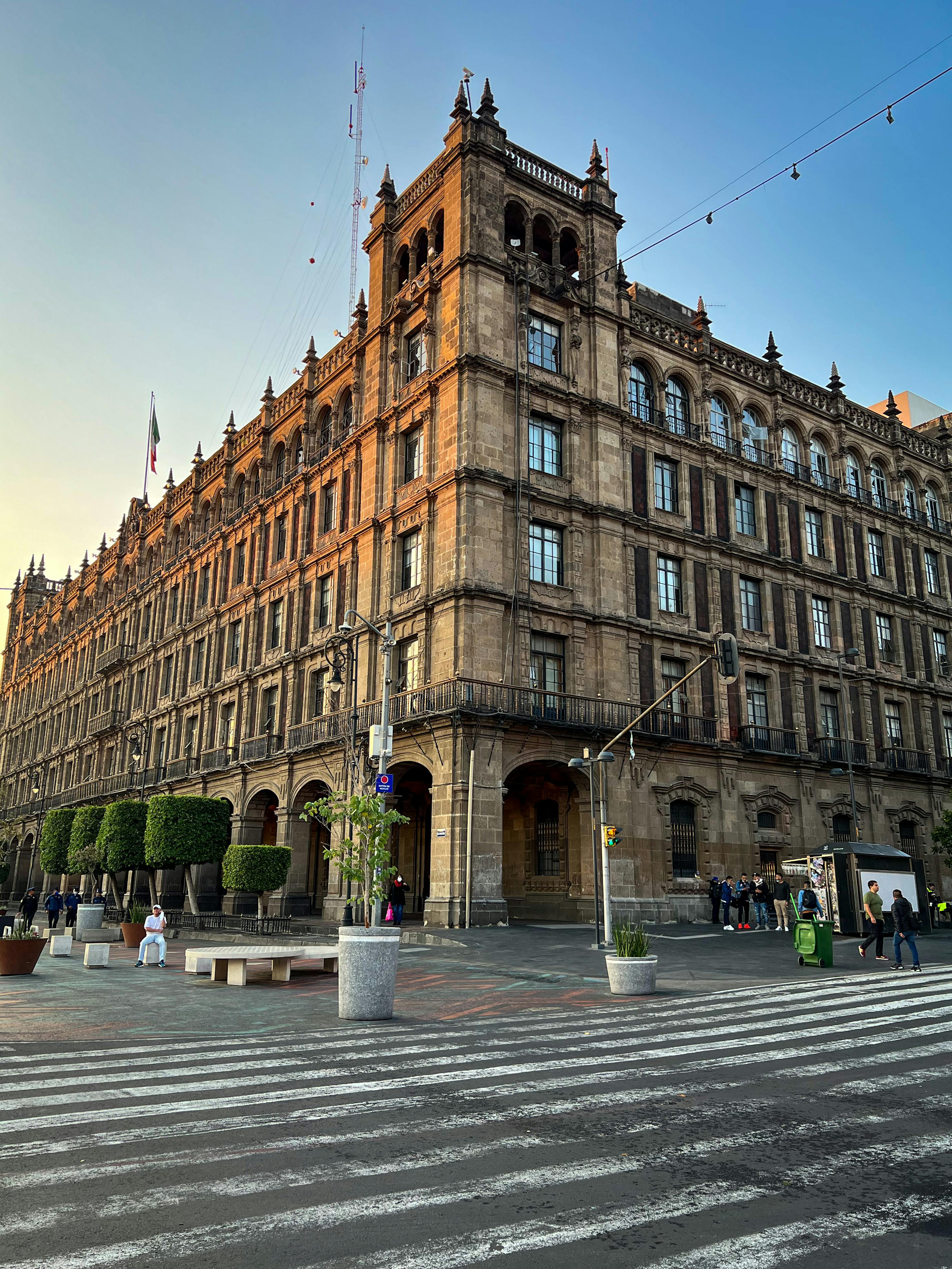 Government Building in Big City · Free Stock Photo