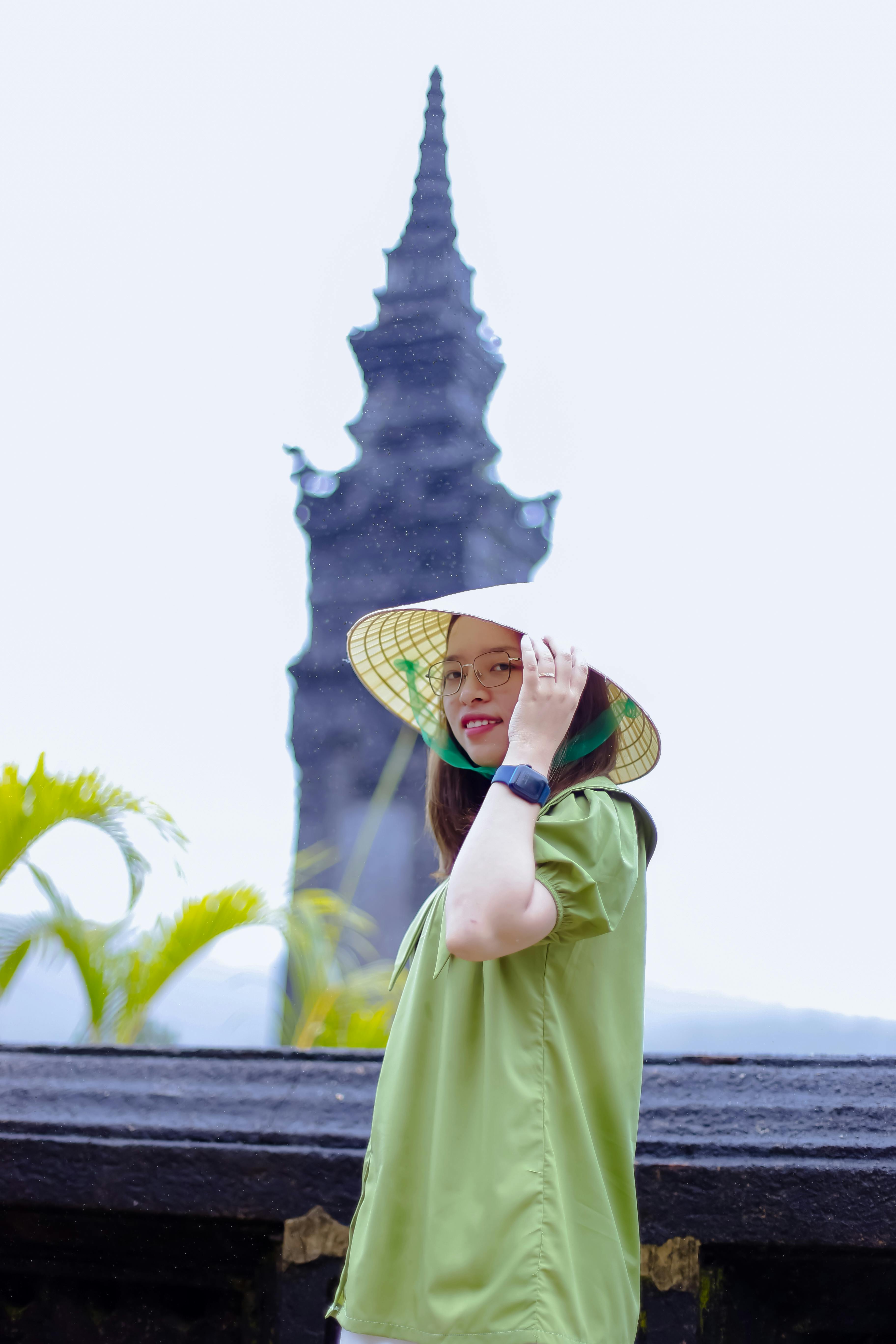 A Woman Wearing a Sakkat Hat · Free Stock Photo