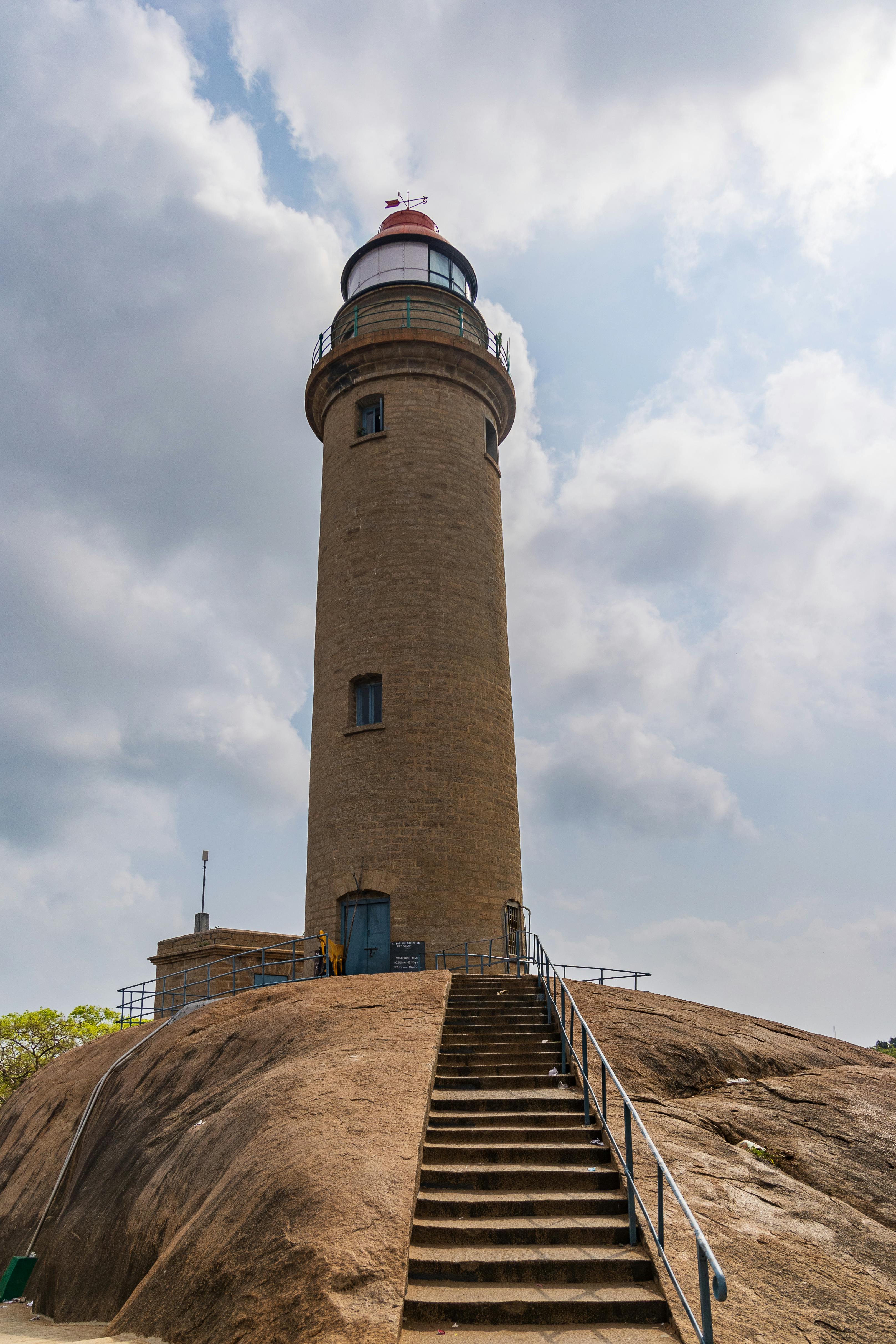 Huge Thermometer on the Building Exterior · Free Stock Photo