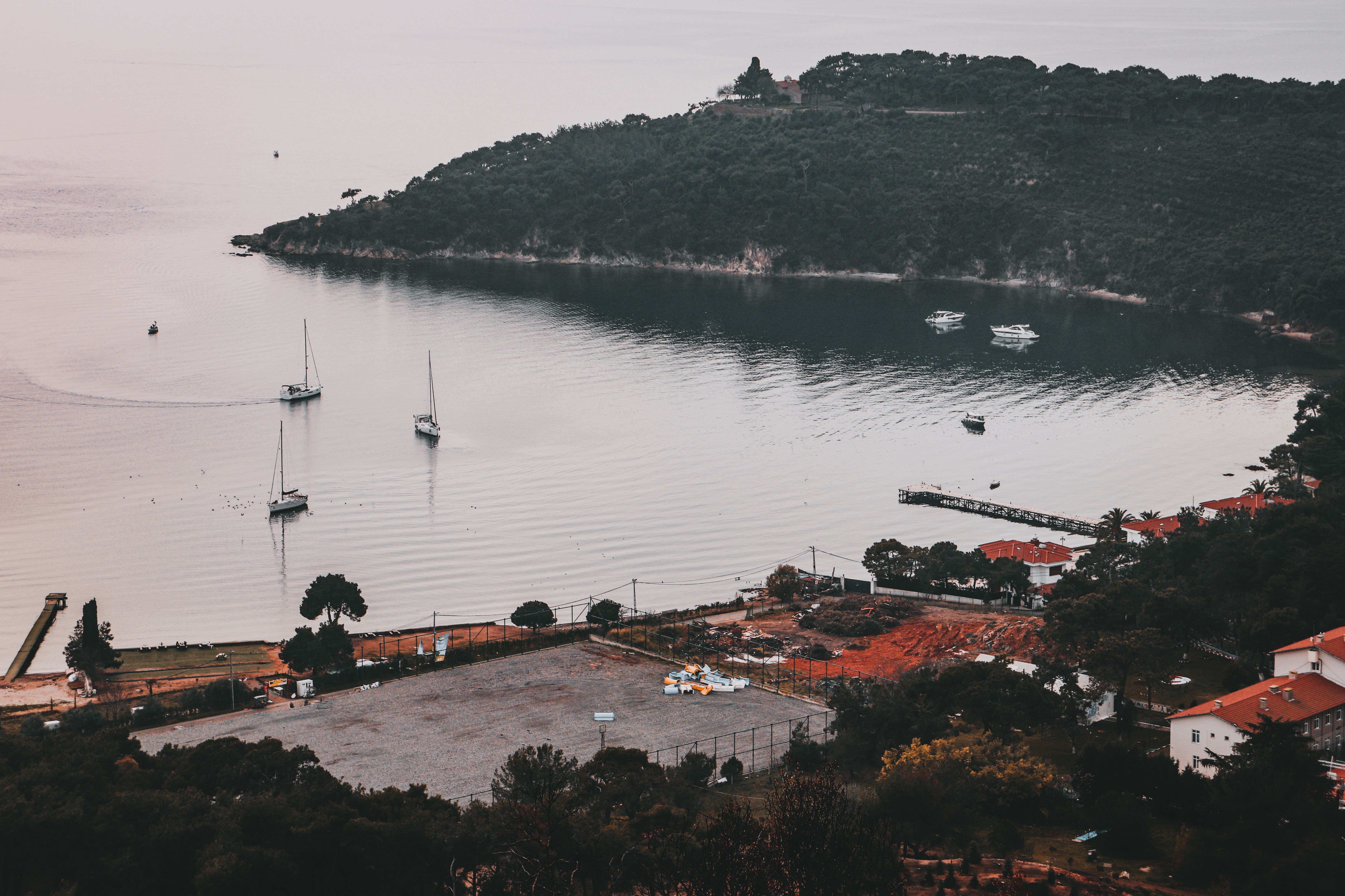 Boats in Bay · Free Stock Photo
