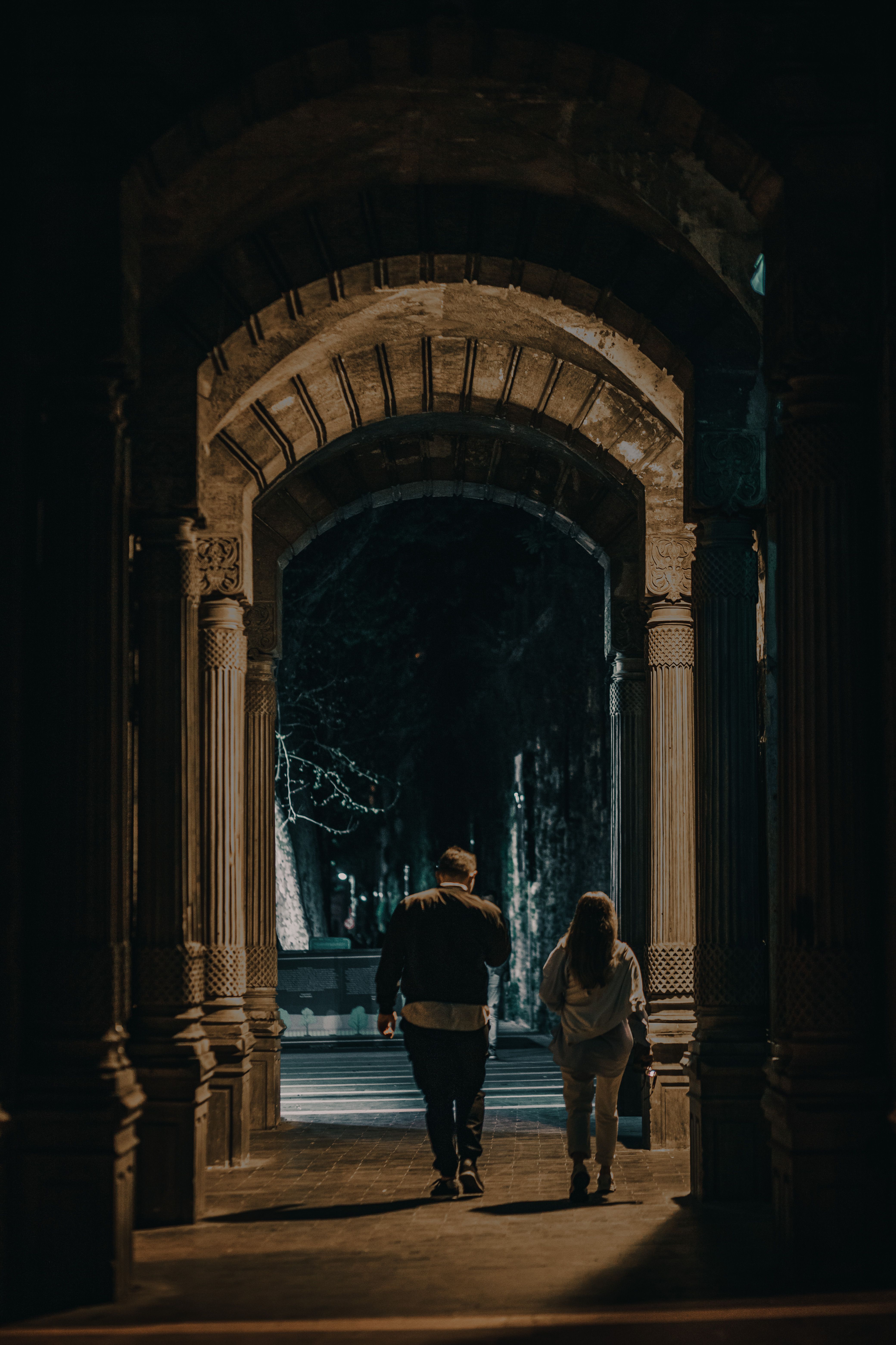 Arched Walkway in City · Free Stock Photo