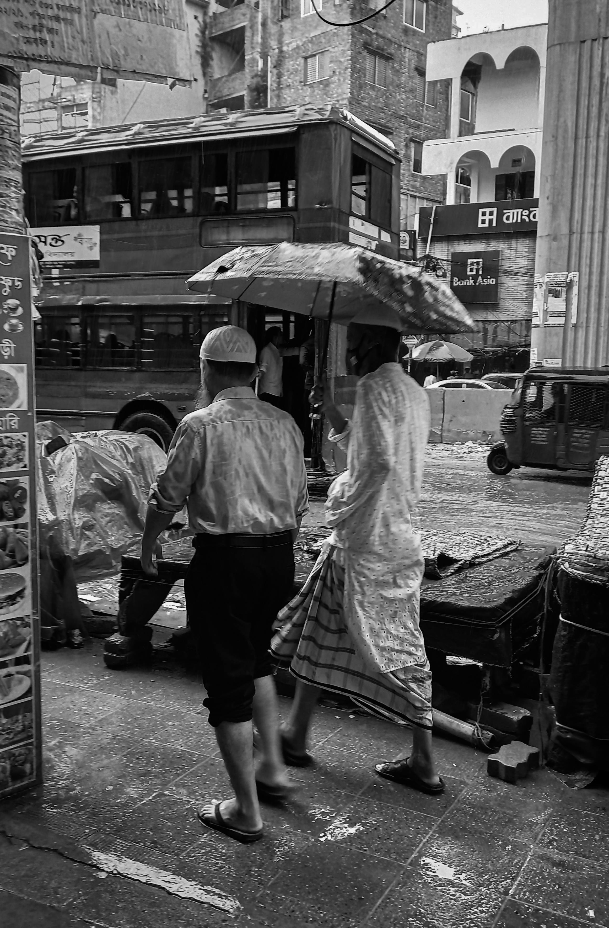 White Man Walking Street With Bus Photos, Download The BEST Free White ...