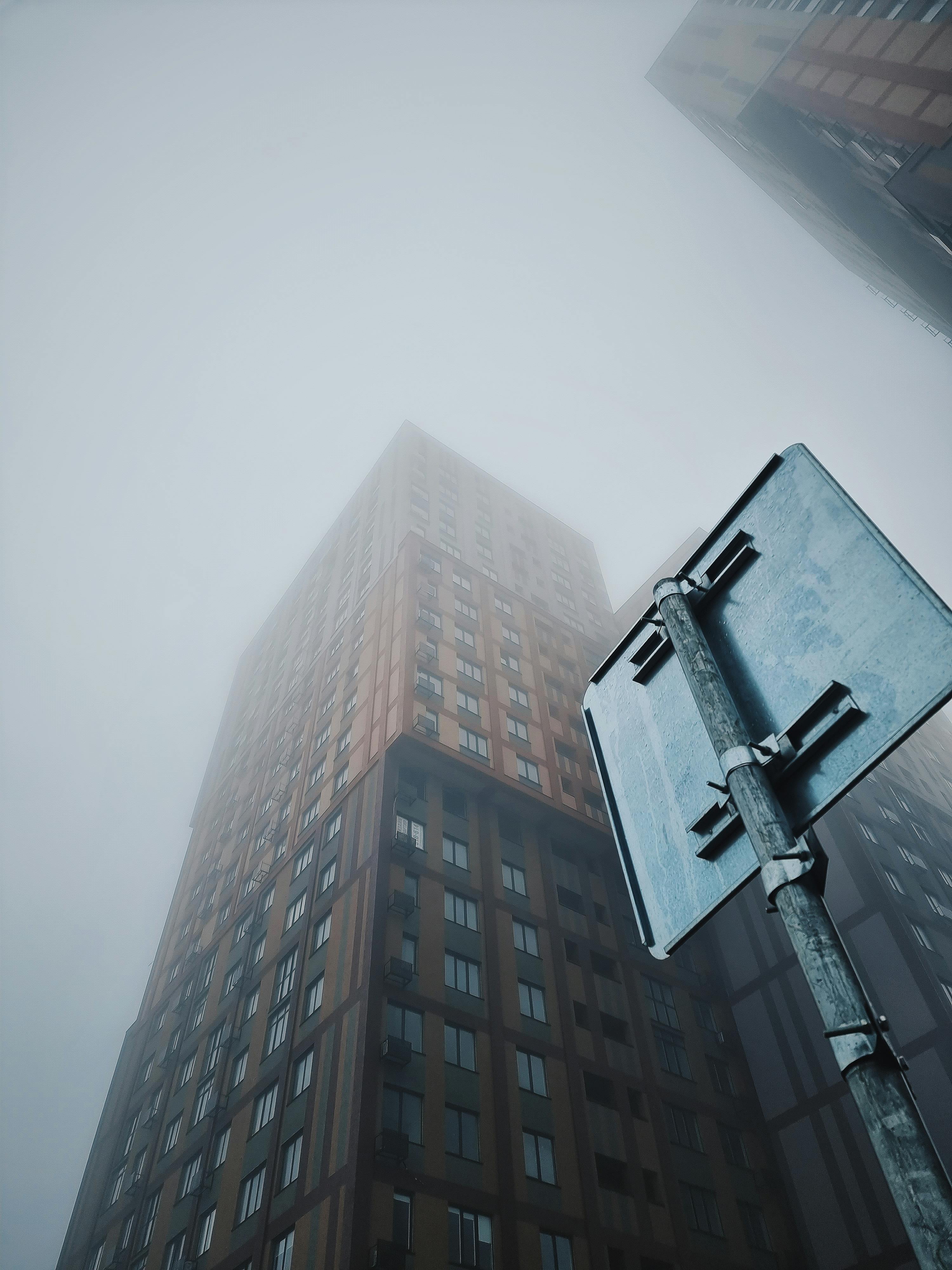Building Covered with Fog · Free Stock Photo