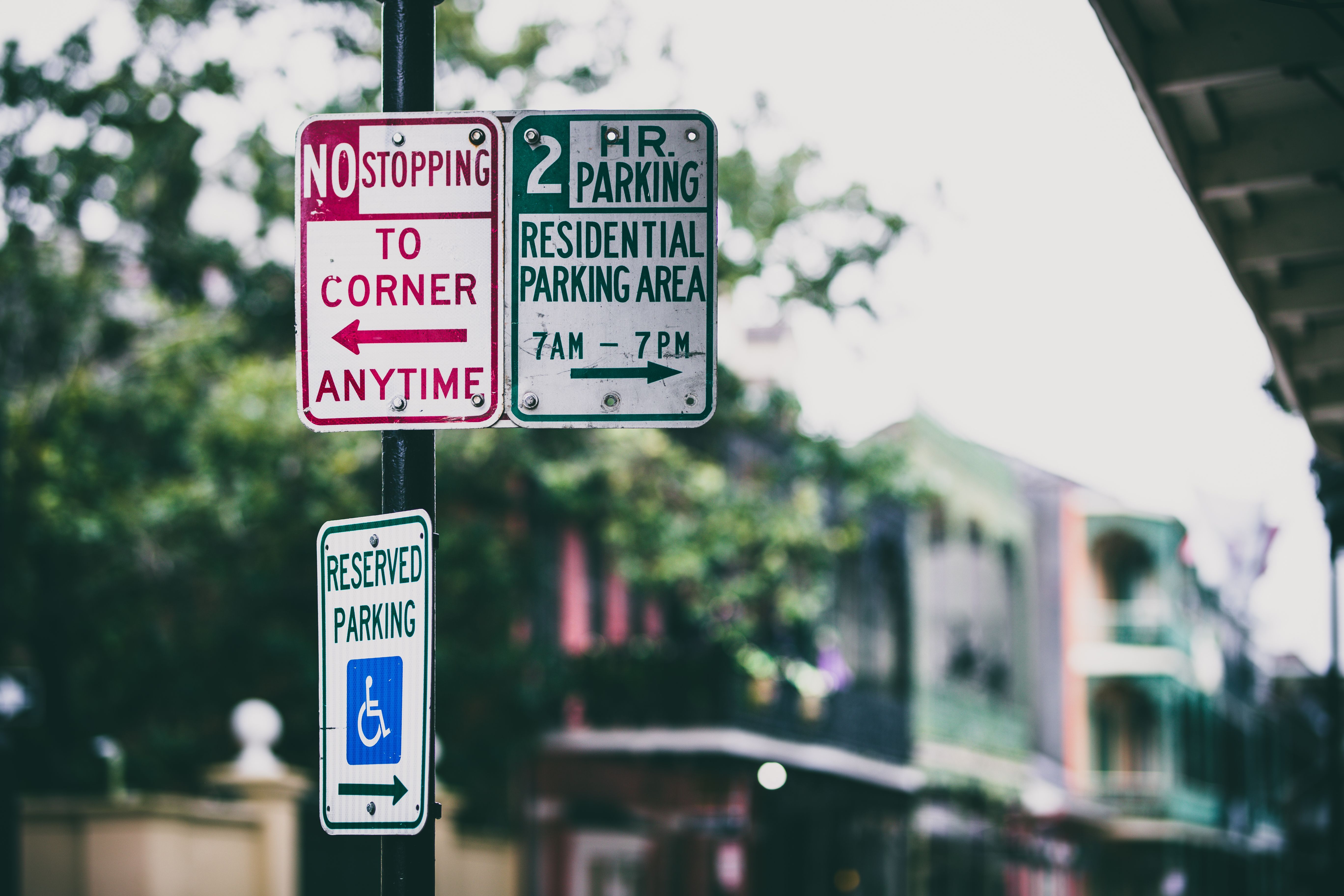 Round Red and Blue Signboard Close-up Photography · Free Stock Photo