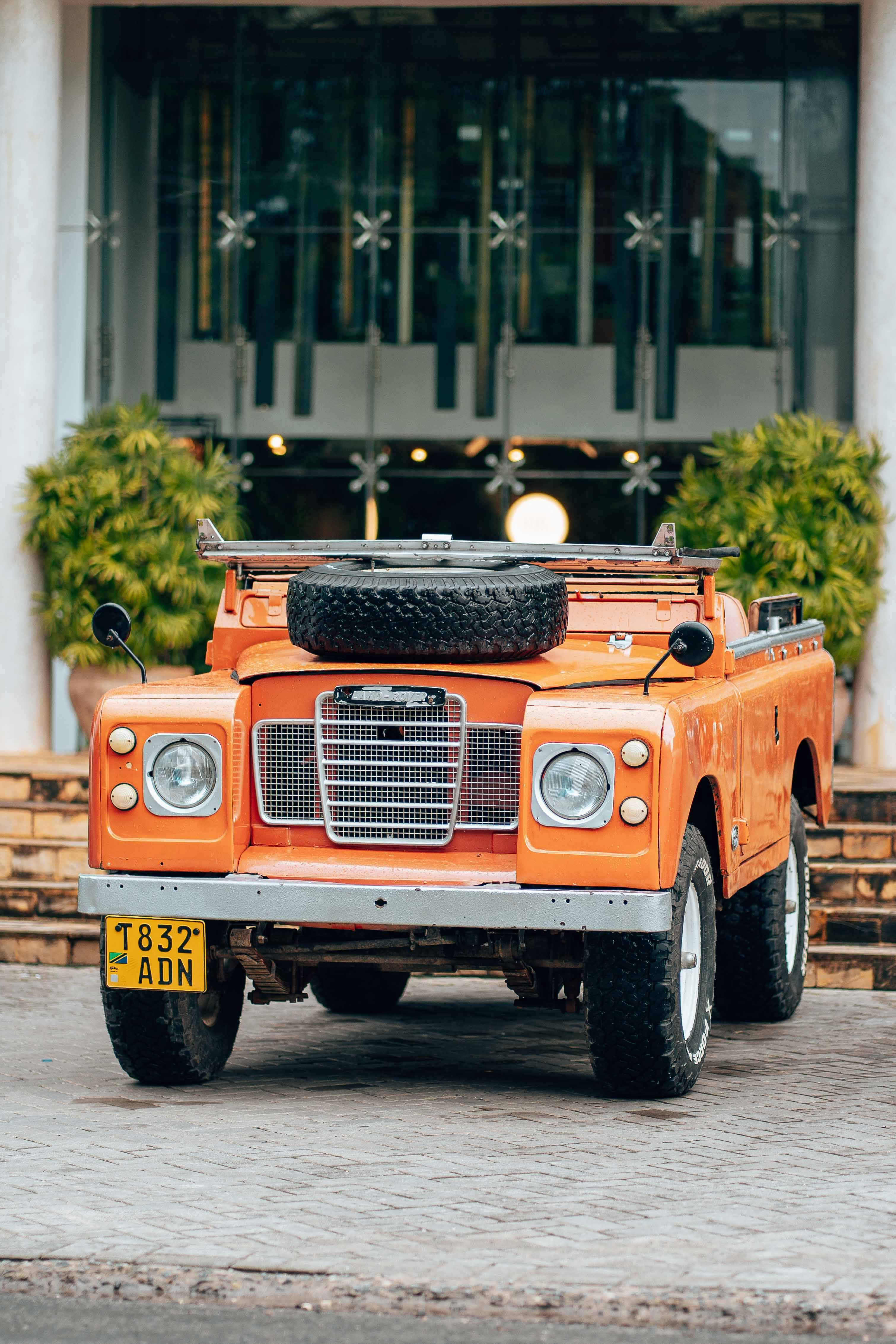 Range Rover at Night · Free Stock Photo