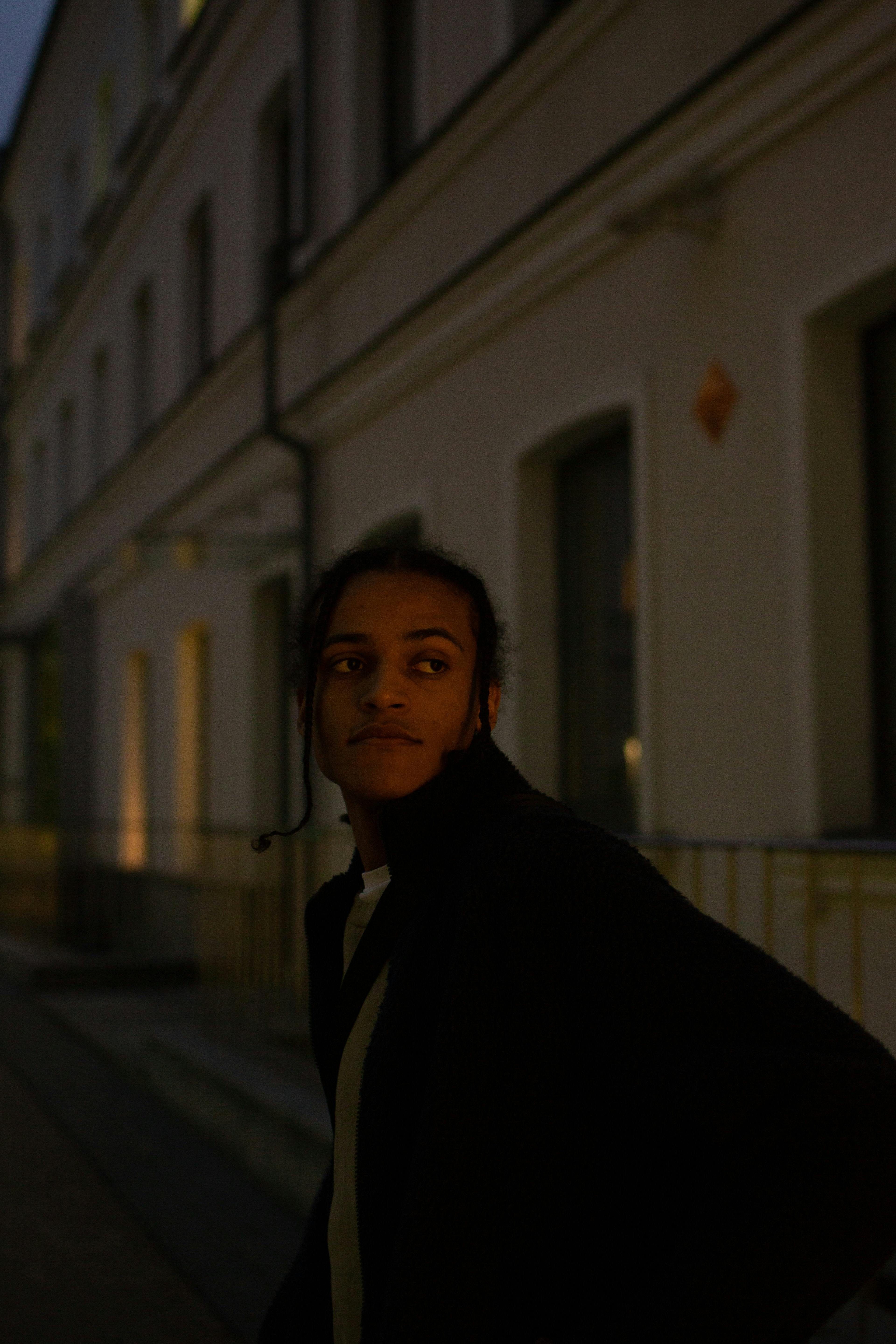 159,210+ Best Free Looking back Stock Photos & Images · 100% Royalty ...