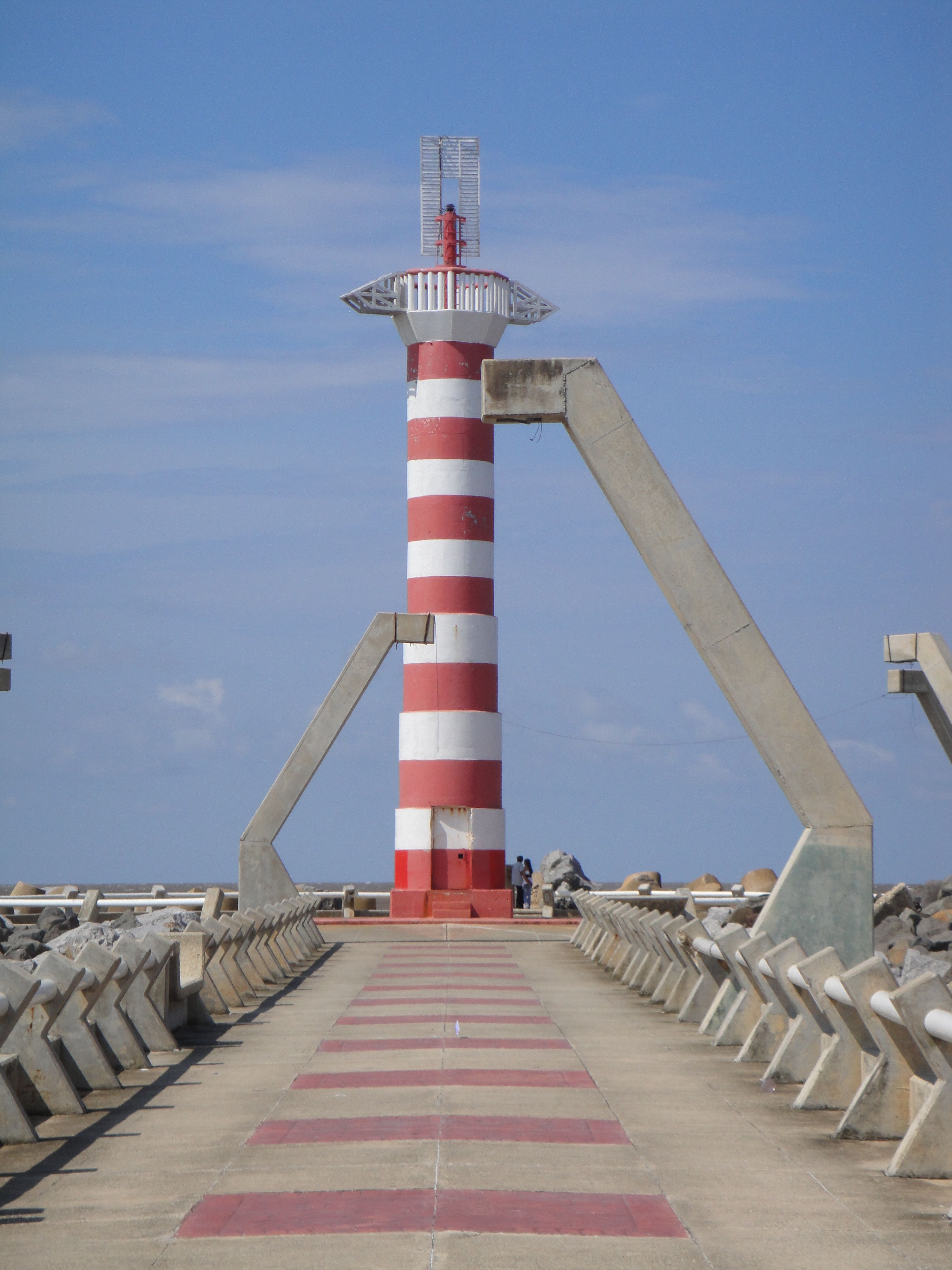 White and Red Lighthouse during Sunset · Free Stock Photo