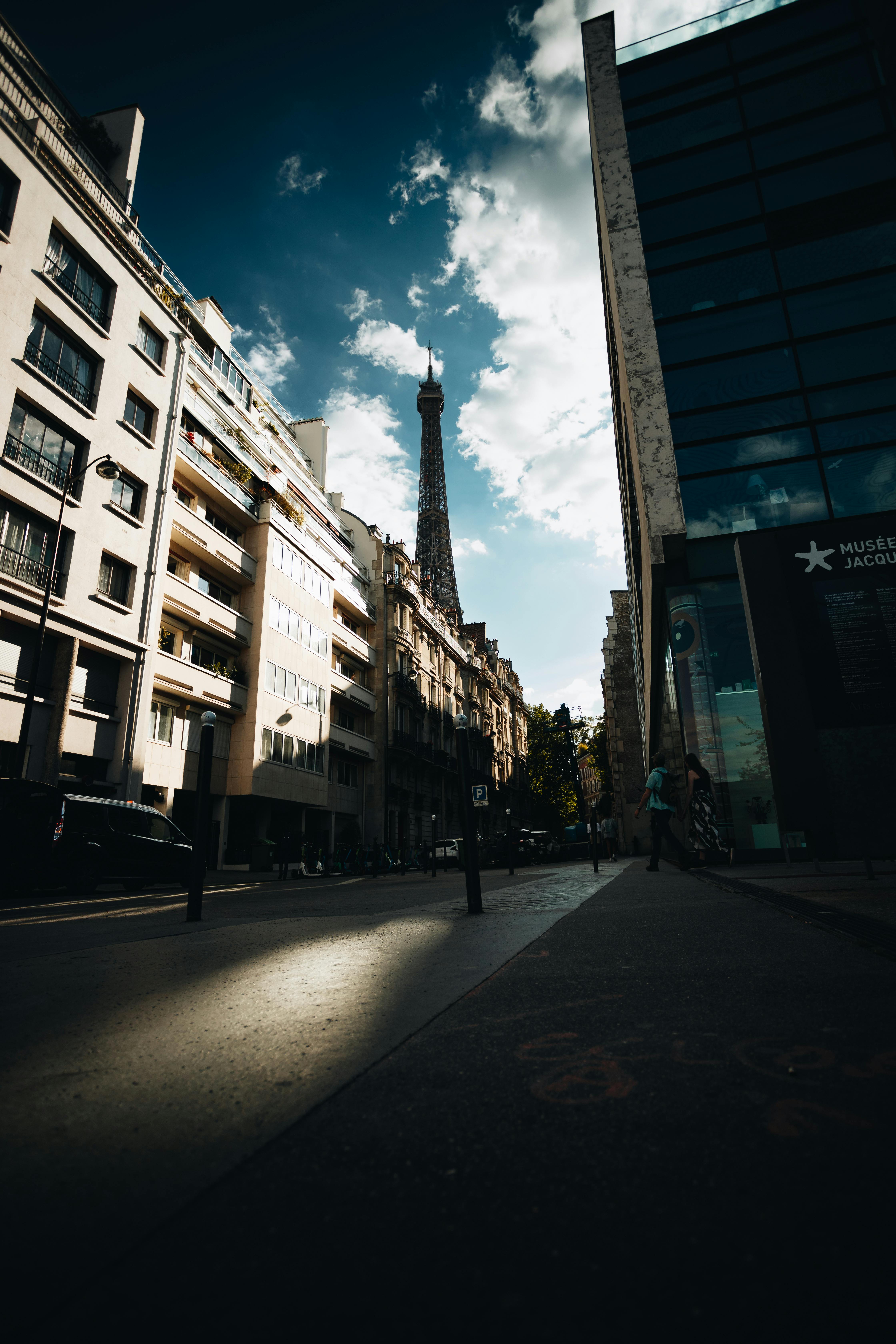 Low Angle Shot of City View · Free Stock Photo