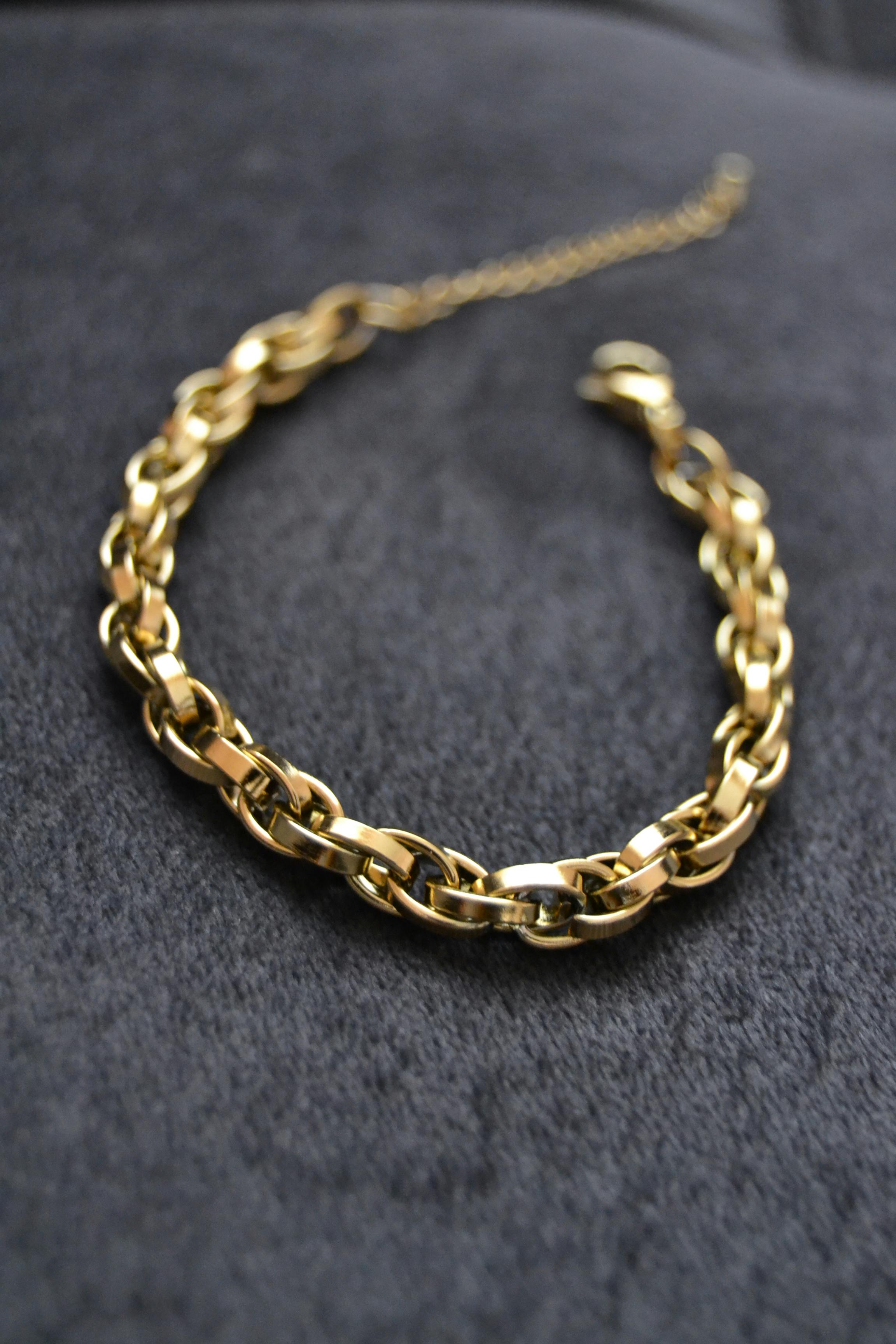 Gold Chains Photos, Download The BEST Free Gold Chains Stock Photos ...