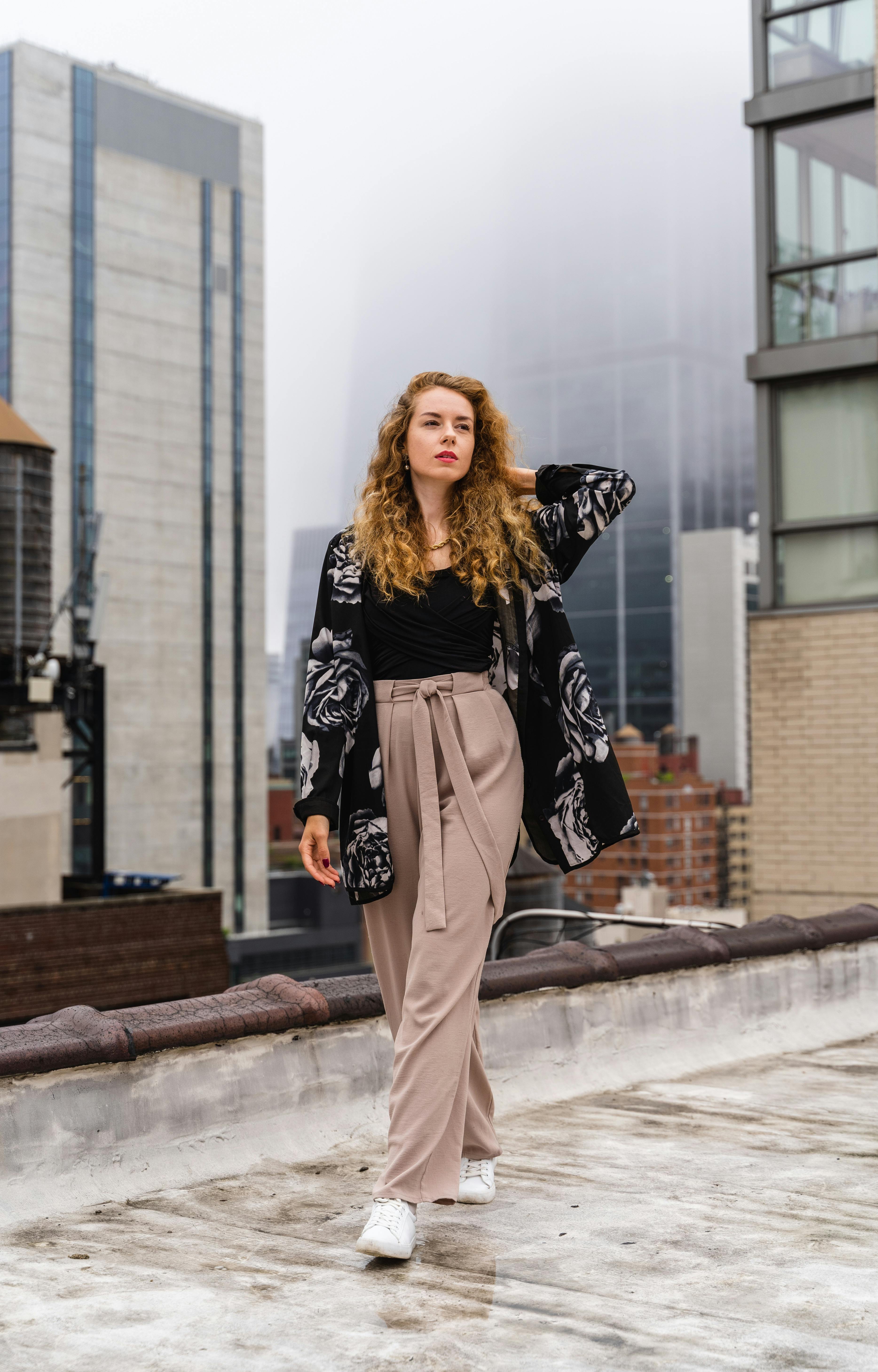 134,893+ Best Free Looking around Stock Photos & Images · 100% Royalty ...