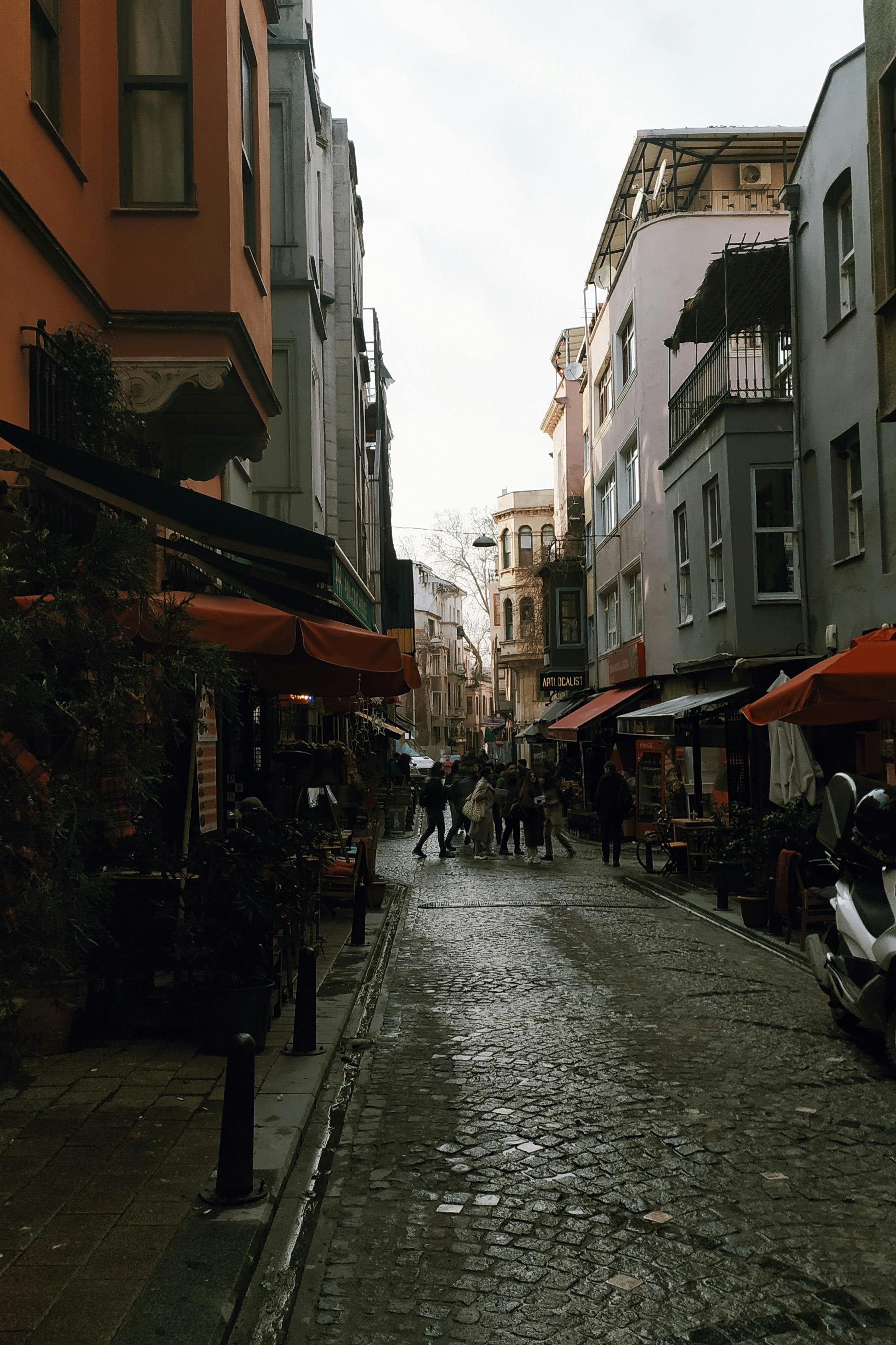 Brown Concrete Building · Free Stock Photo